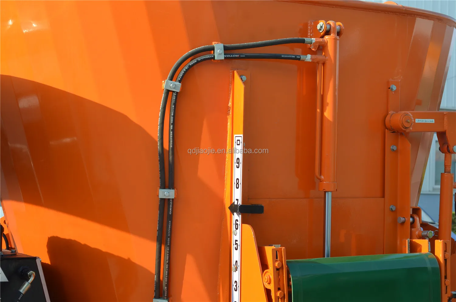 Single Auger Vertical Small TMR Mixers for Sale - Durable & Efficient