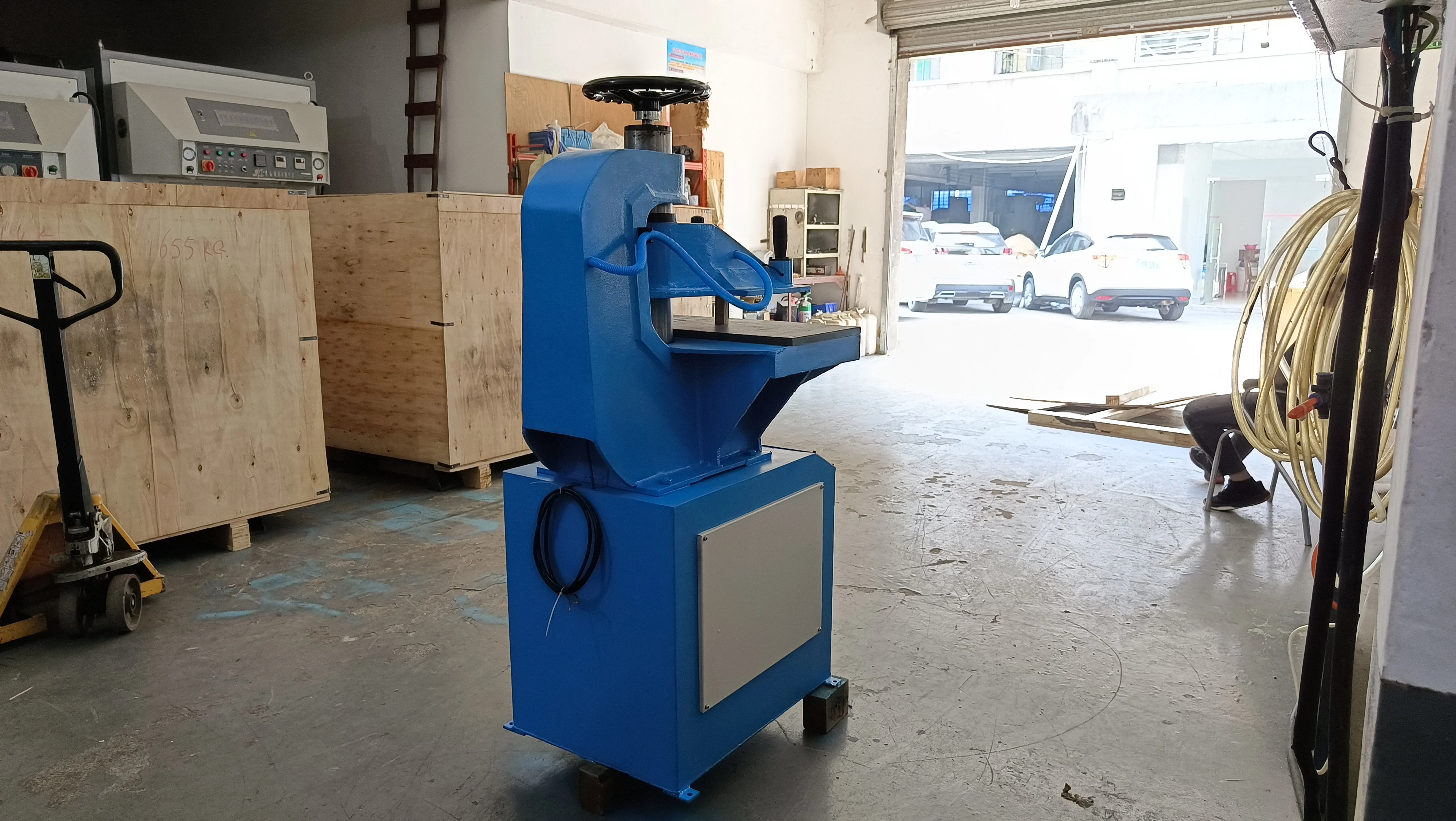 Alibaba.com: 10 Tons Hydraulic Shoe Die Cutting Machine with Swing Arm ...