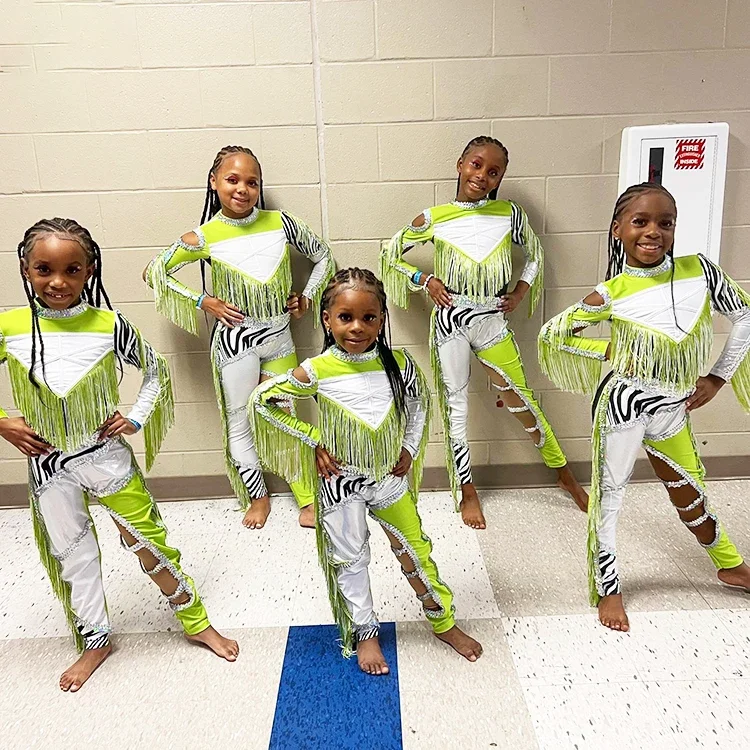 Custom High Quality Cheerleading Majorette-uniforms With Sequins And ...