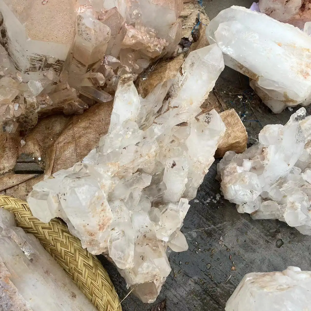 Wholesale Natural Quartz Crystal Clusters for Healing