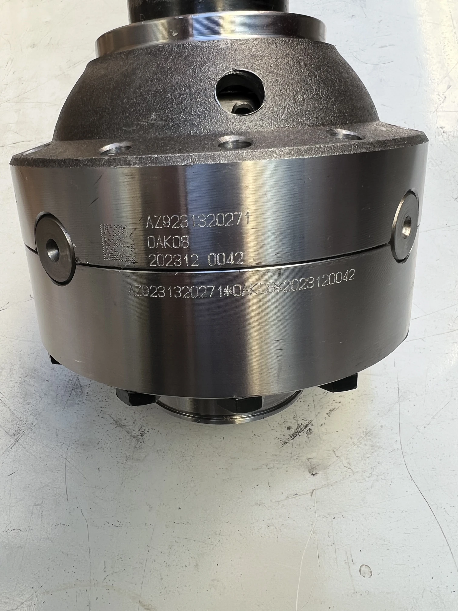 SINOTRUK HOWO Truck Parts Hc16 Intermediate Axle Differential Assembly ...