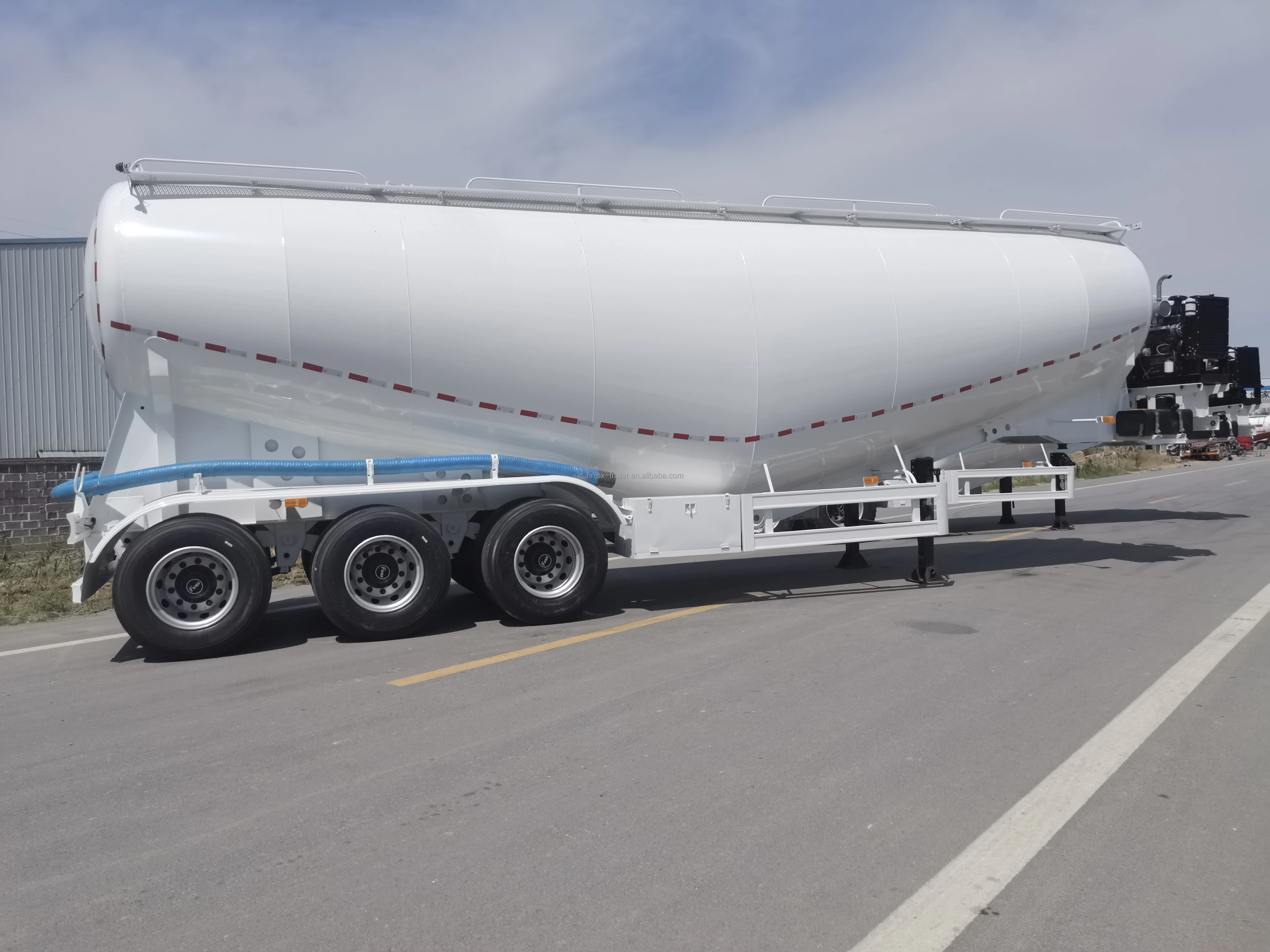 Reliable Powder Material Transport Semi Trailer Tank Semi Trailer With ...
