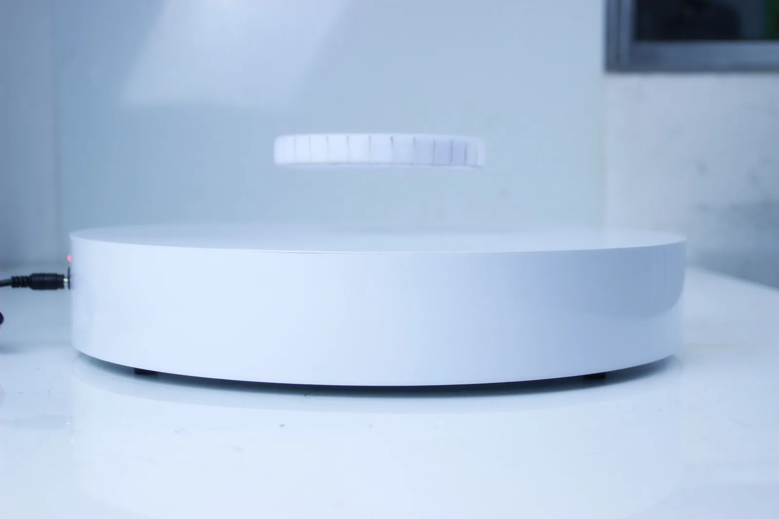 Magnetic Levitation Display - Floating Advertising Stand