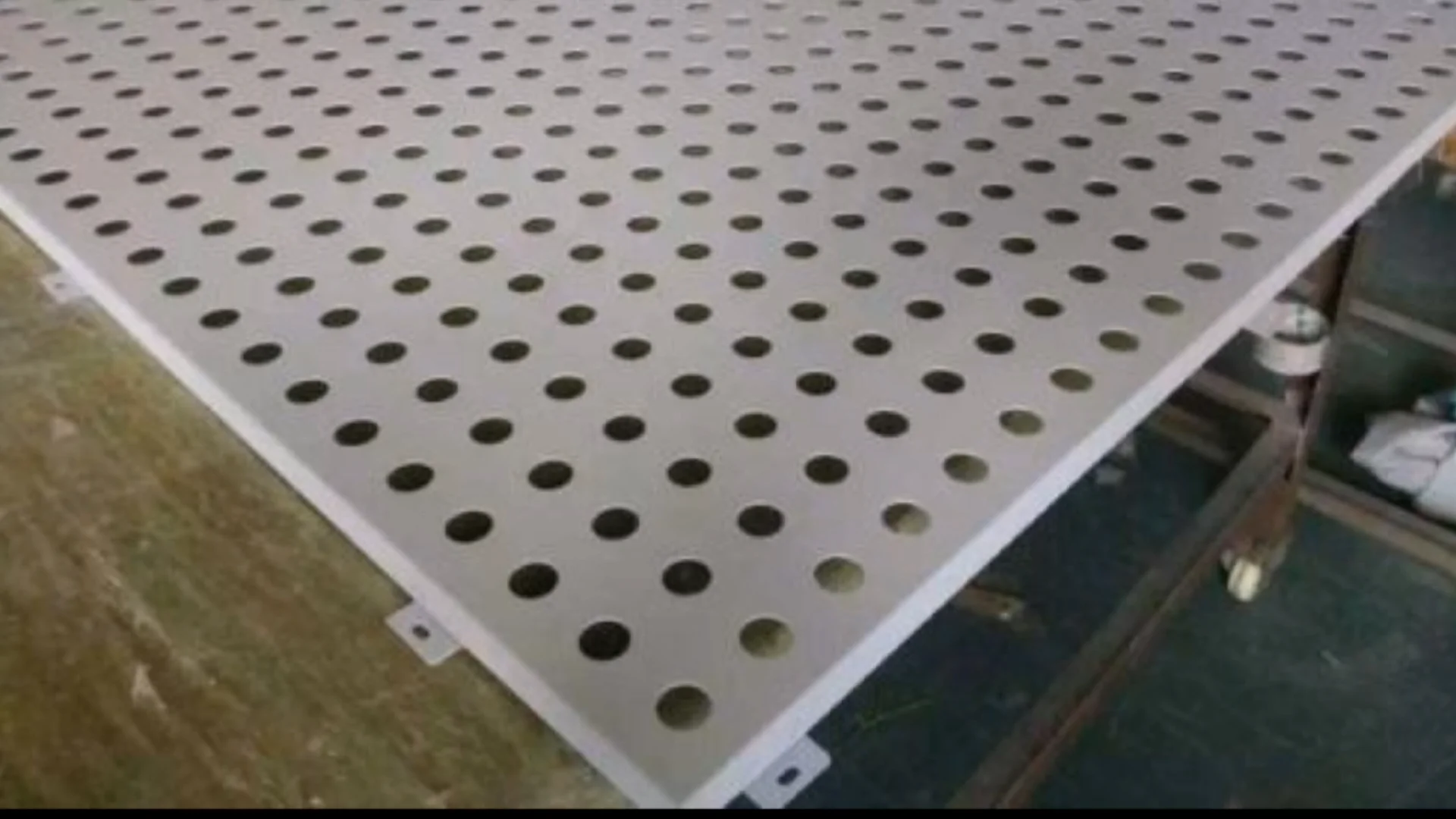 White Metal Cladding Boards Laser Cutting Aluminium Perforated Panels ...