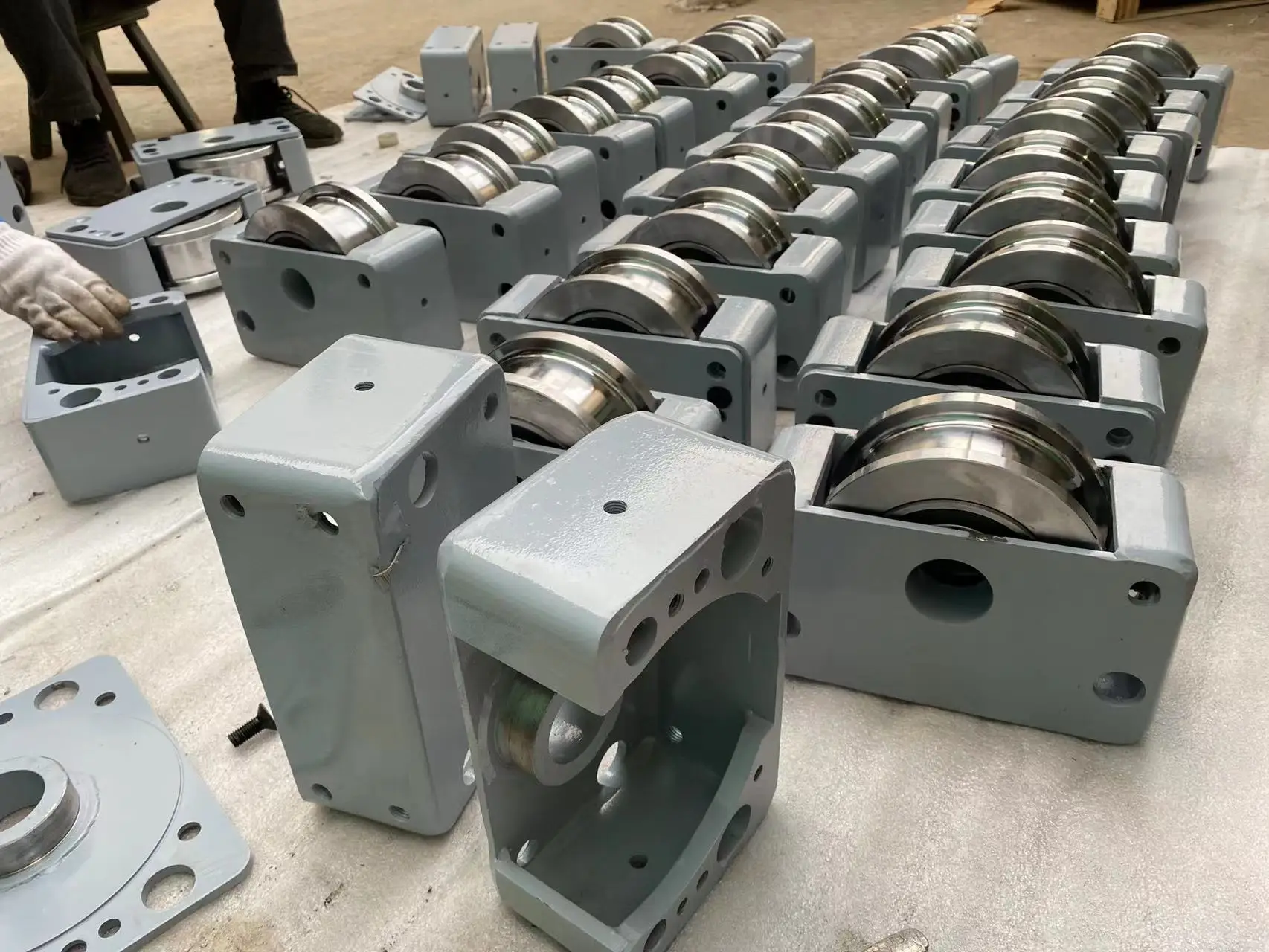 Crane Wheel Block Heavy Duty Cast Steel Railway Trolley Wheels With ...