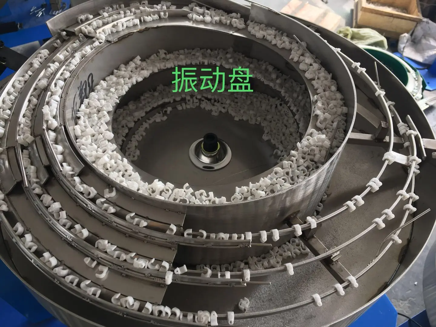 Automatic Nail Inserting Machine for Wire Nail Clip Production