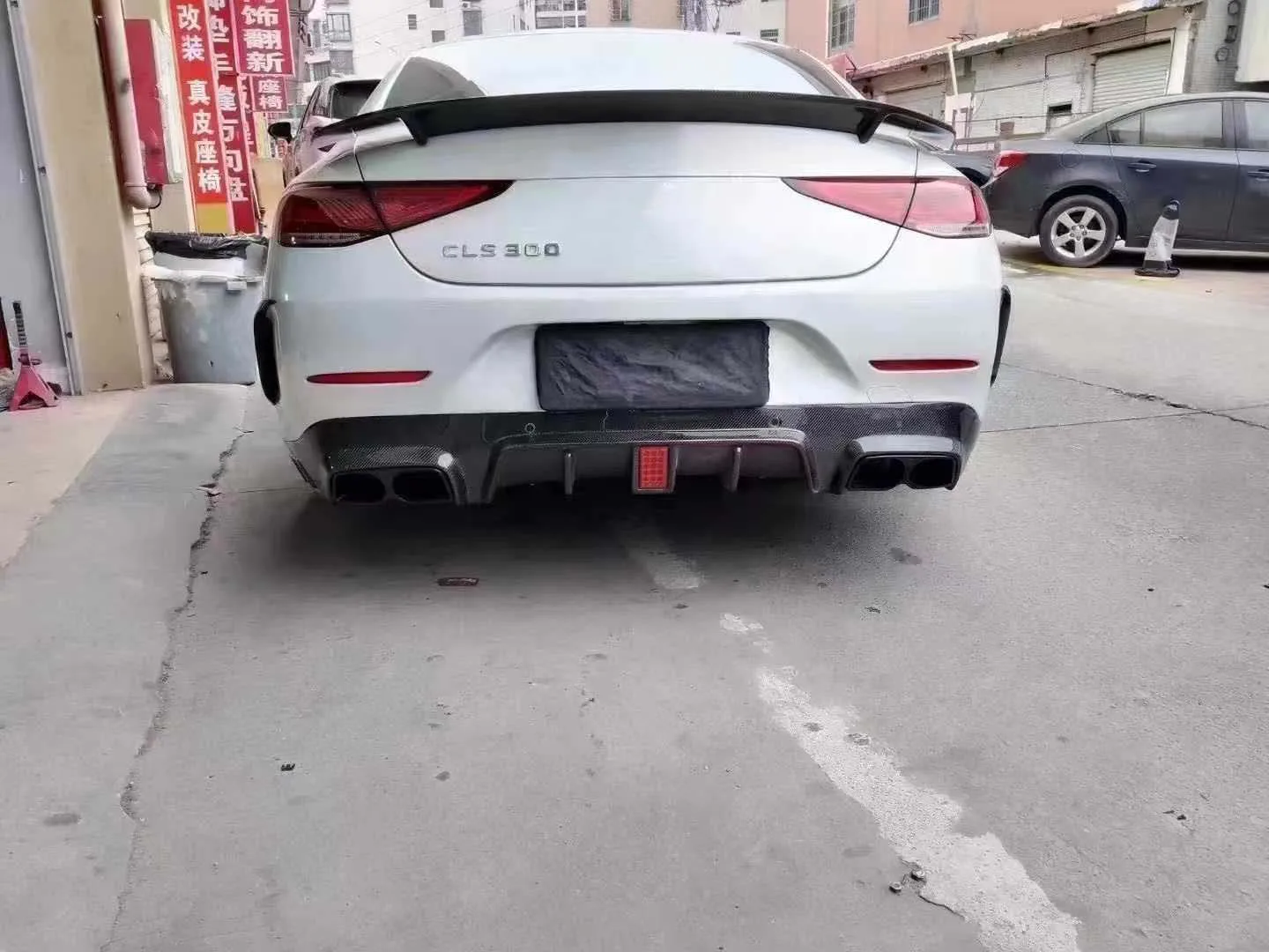 BS Style Carbon Fiber LED Light Rear Diffuser for Mercedes Bens CLS ...