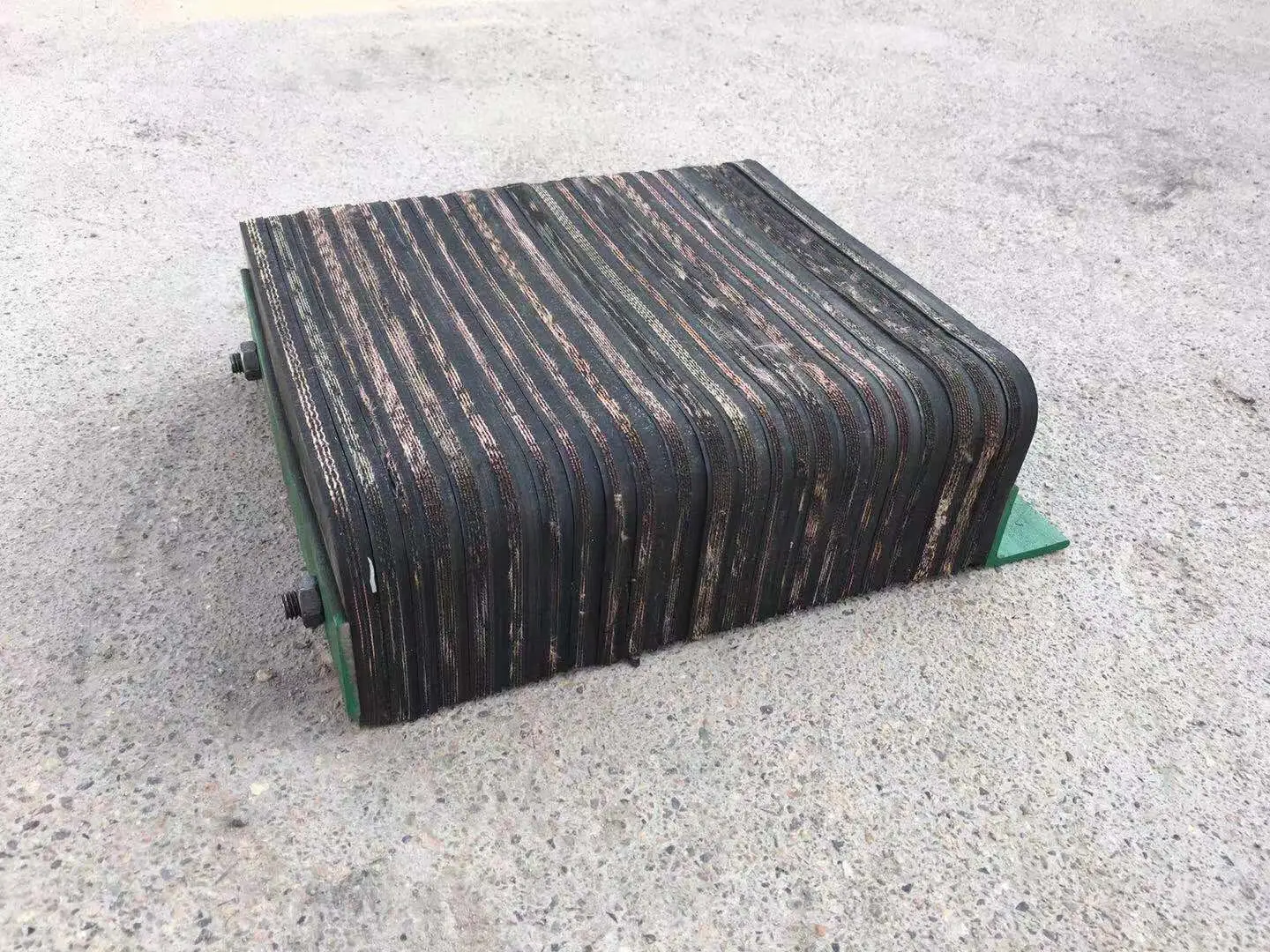 Heavy Duty Angle Iron Block Laminated Custom Dock Bumper Block Loading ...