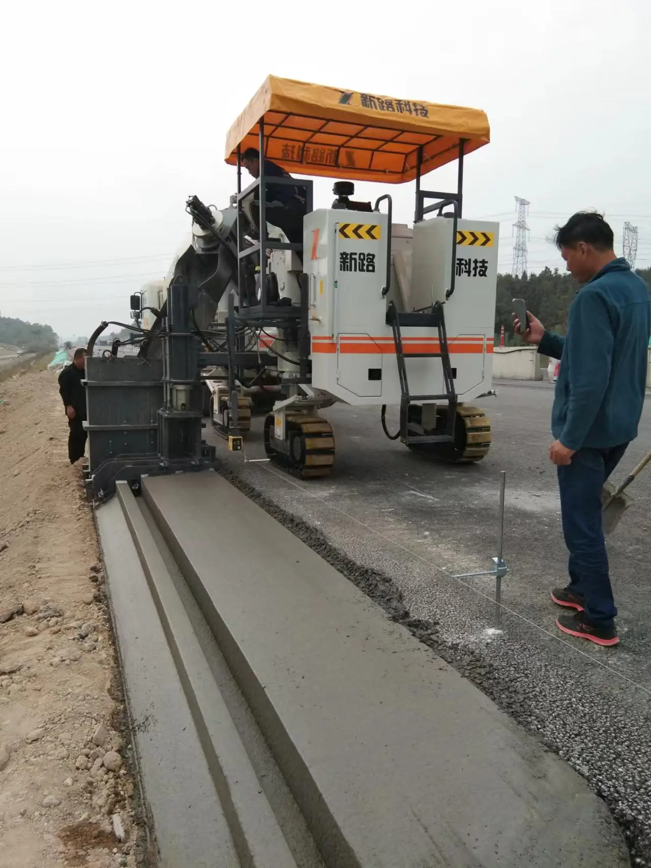 Official Slipform Paver Nc1600 Road Concrete Curb Paver Kerb Machine ...