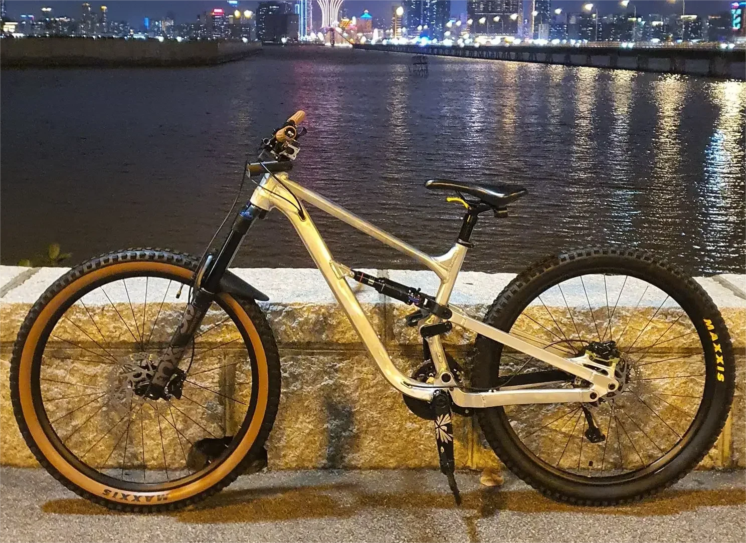 Customize 27.5/29in 148*12mm Thru Axe Bike Frame - DH Grade