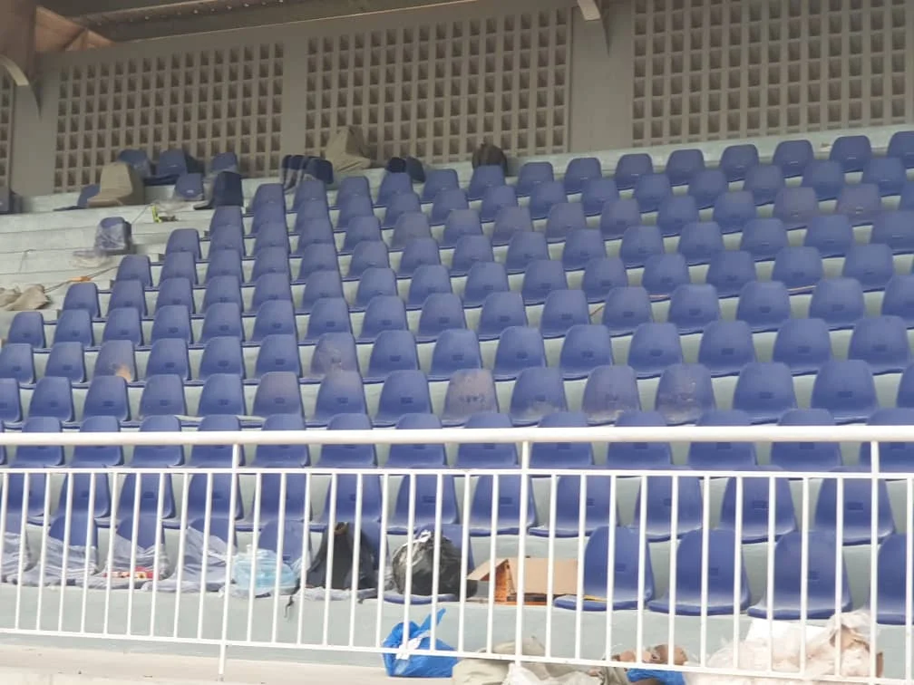 Stunity Easy Install Plastic Stadium Seats - Durable & UV Resisted