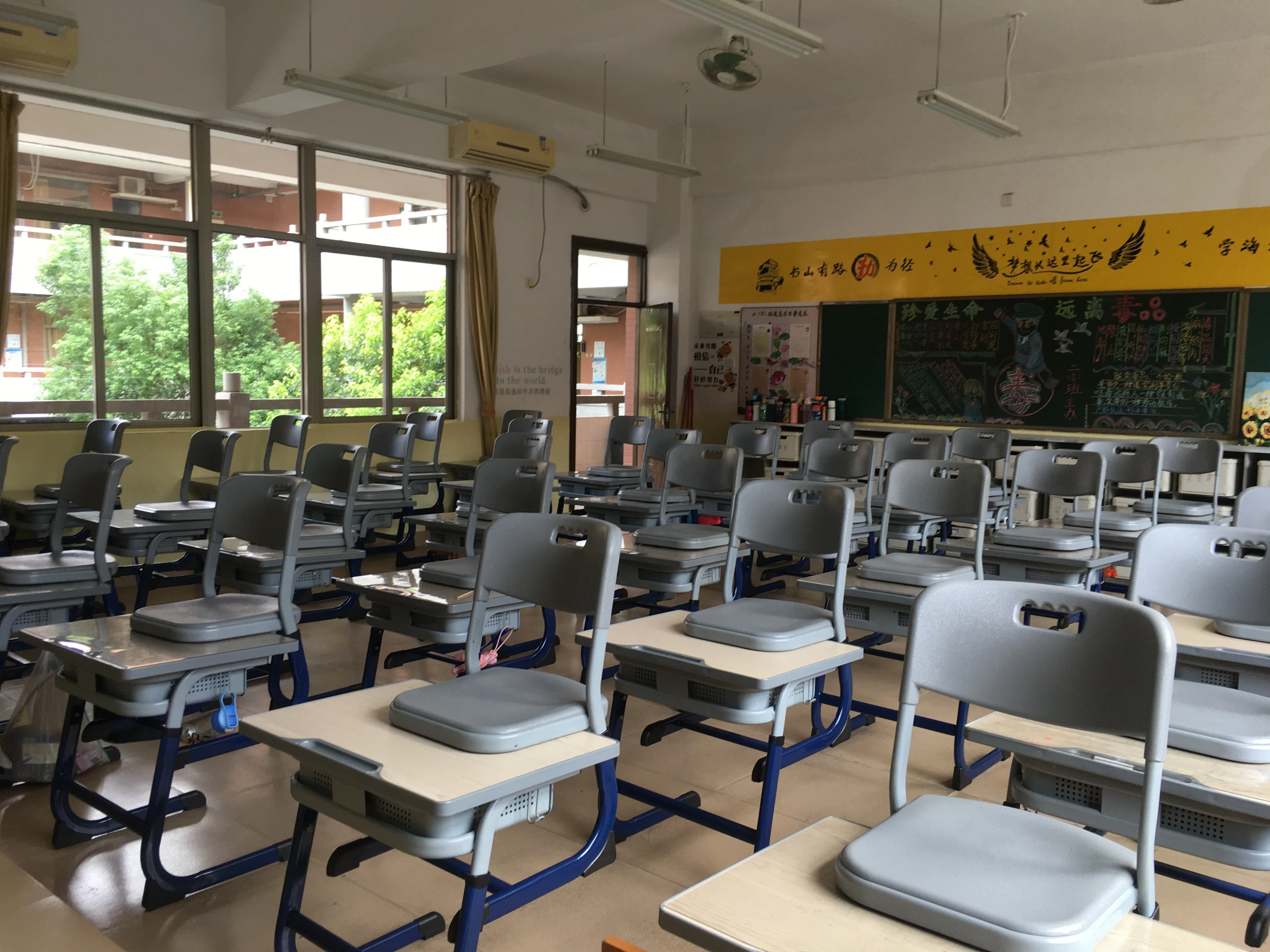 Wholesale School Furniture Classroom Student Desk And Chair ...