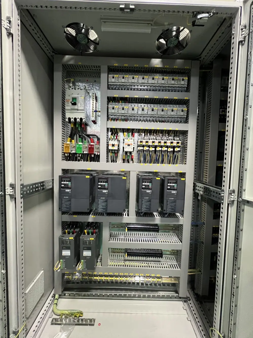 PLC Control Cabinet with VFD for Efficient Pump Control