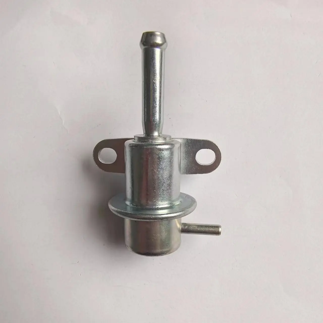 Automotive Fuel Pressure Regulator for Mitsubishi Montero 15610-76A30 ...