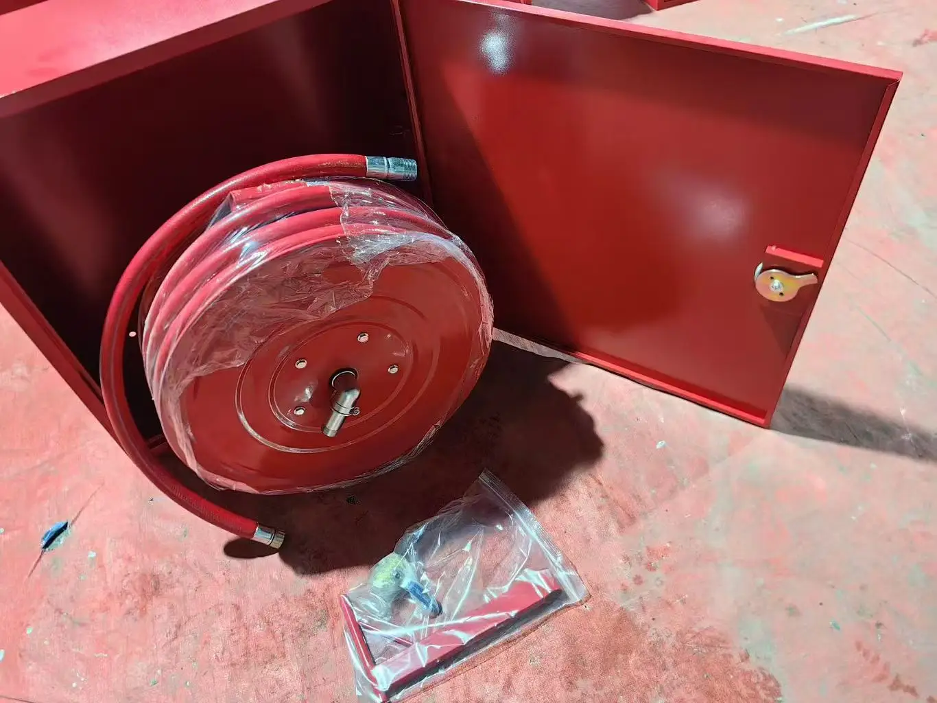 1" Customized Wall-Mounted Fire Hydrant Cabinet or DN25 Fire Hose Reel ...