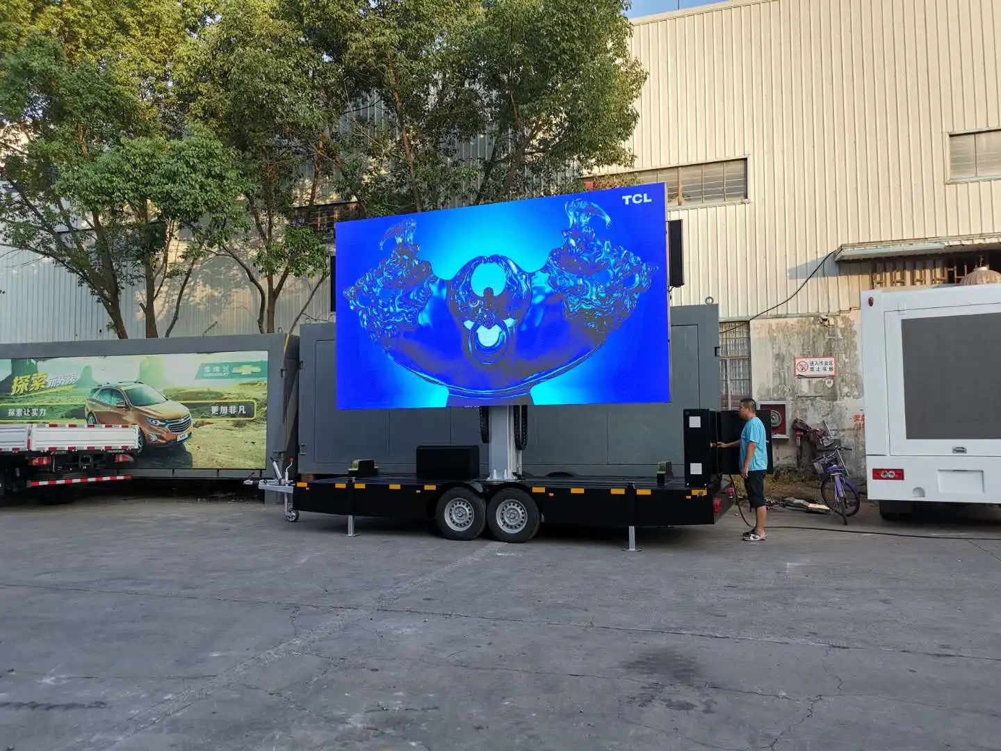 Outdoor Full Color LED Mobile Trailer Screen P4mm - 7000nits