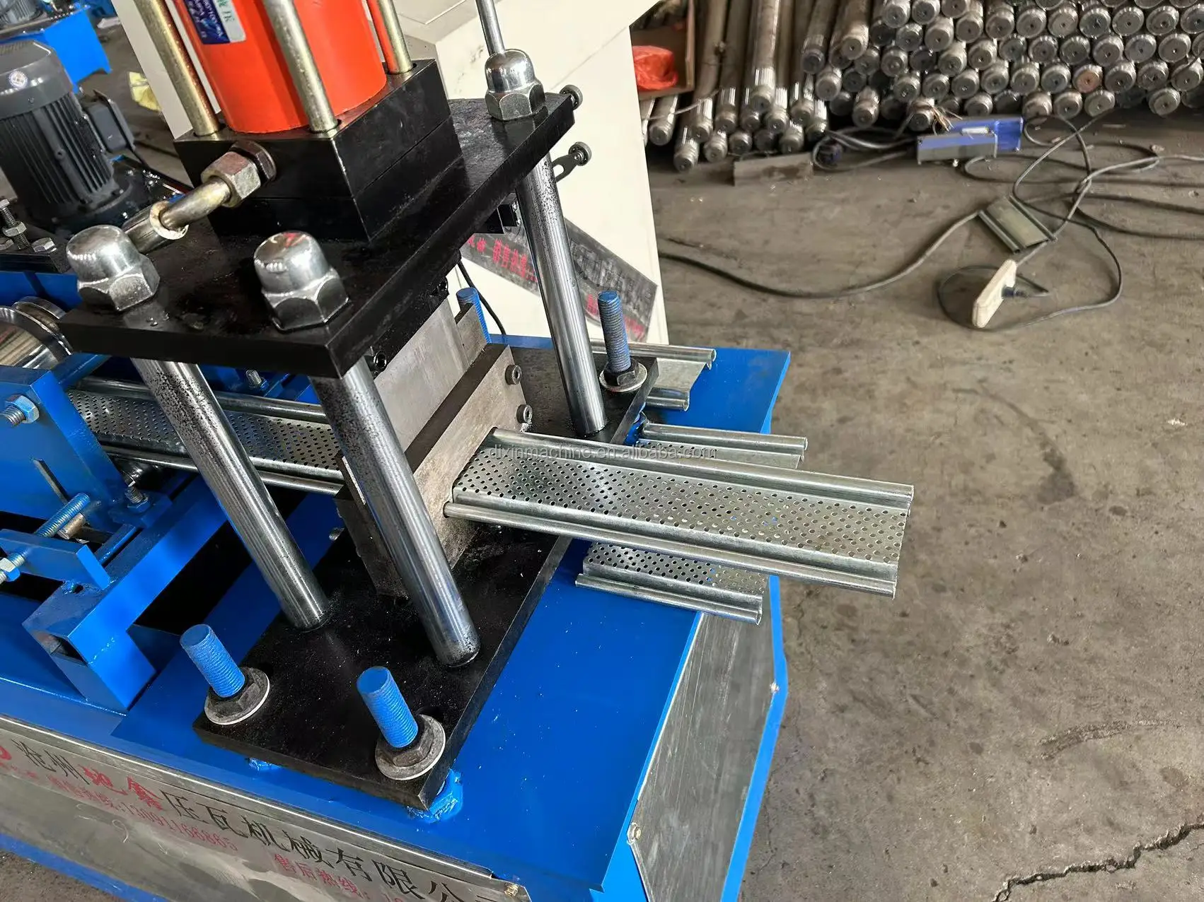 Customized Steel Roller Shutter Door Shutter Strip Roll Forming Machine - Buy Rolling Shutter ...