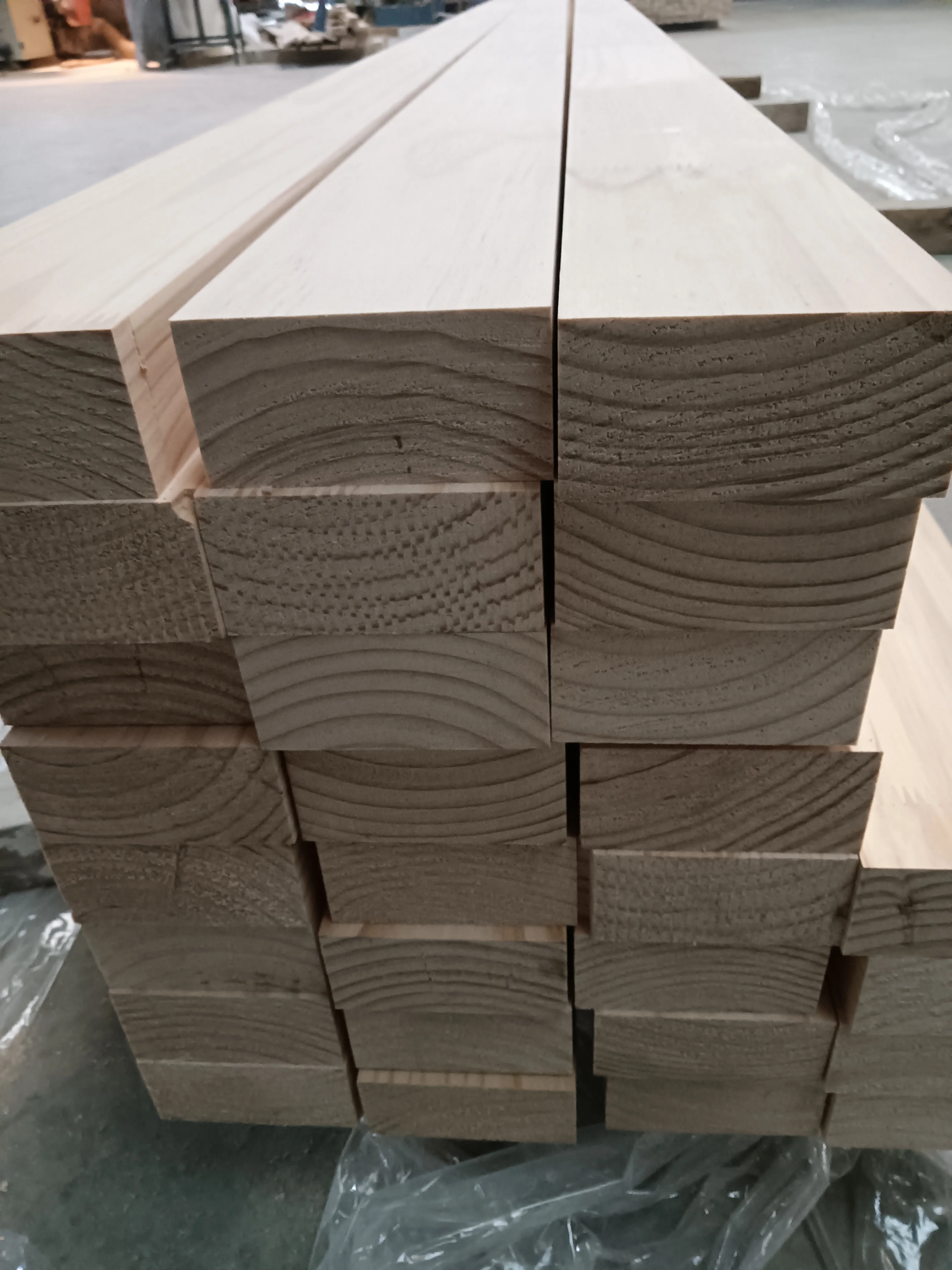 Wholesale Quality Construction Radiata Pine Planks Natural Pinewood ...