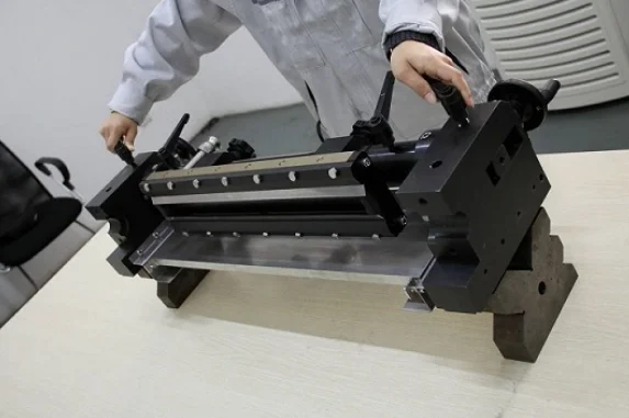 Stable Quality Enclosed Chamber Doctor Blade System for Flexo Printing