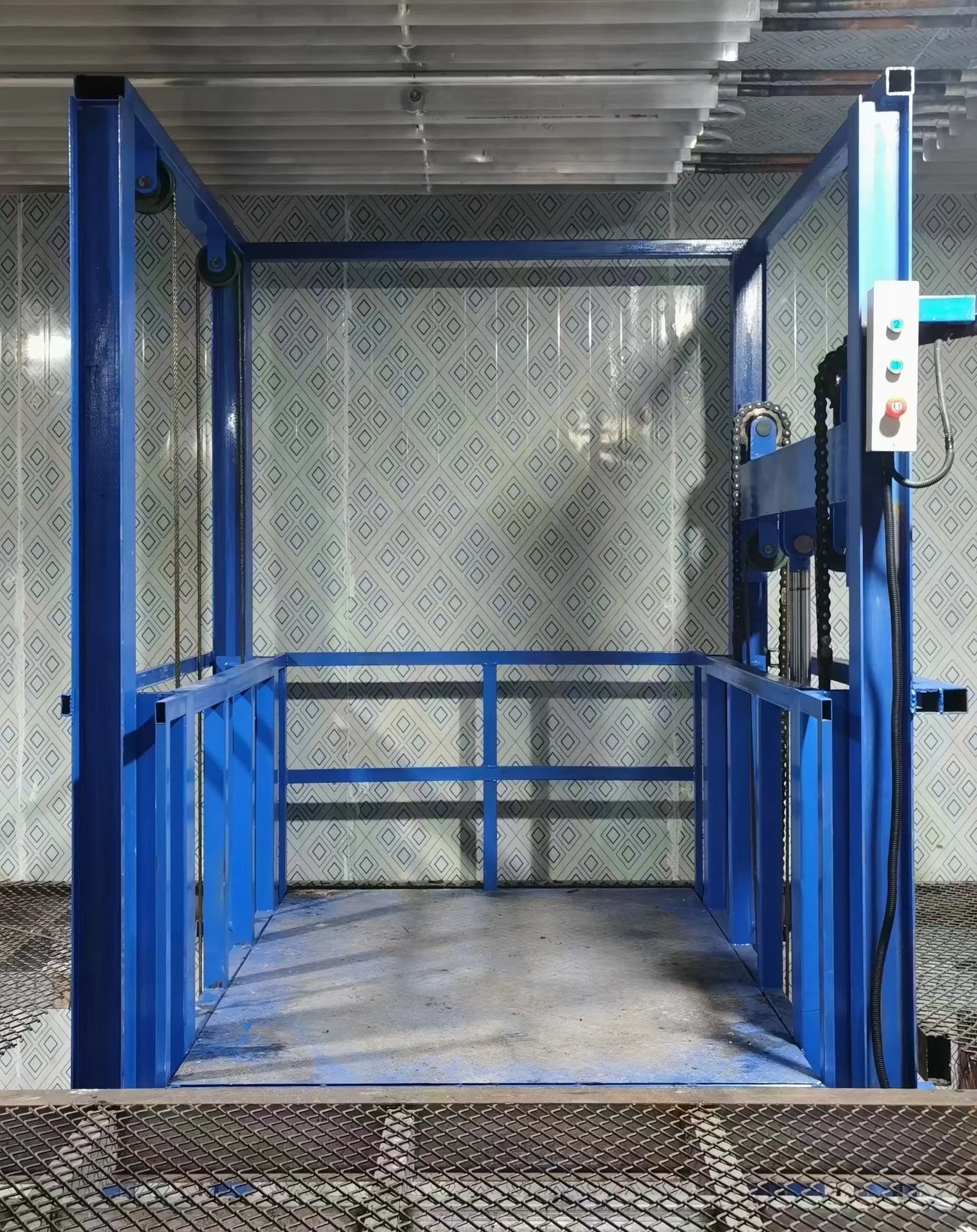 Cargo Lift Elevator - 3000kg Hydraulic Freight Platform for Warehouse ...