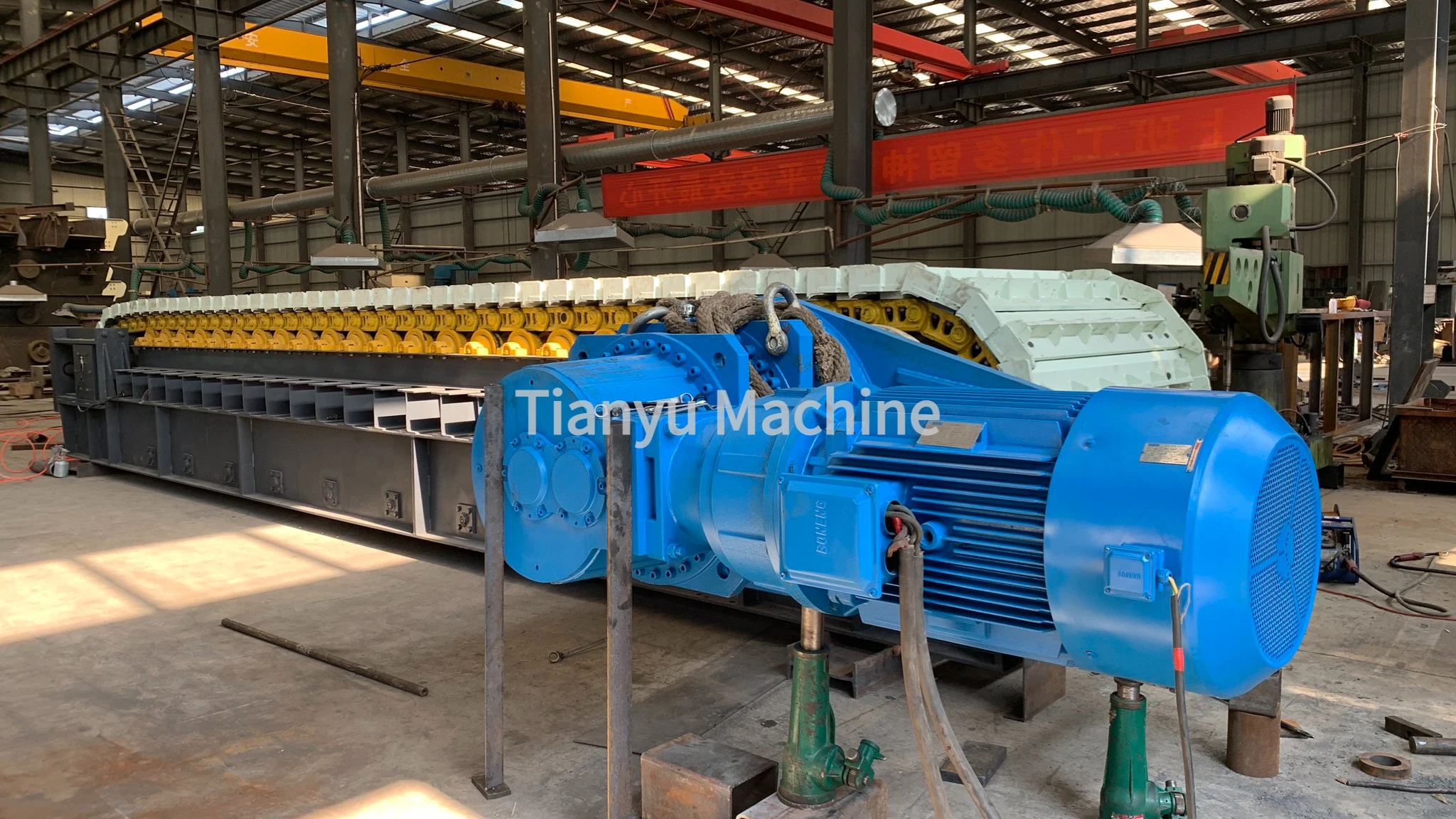 Heavy Duty Buckling Handling Apron Feeder for Iron Ore