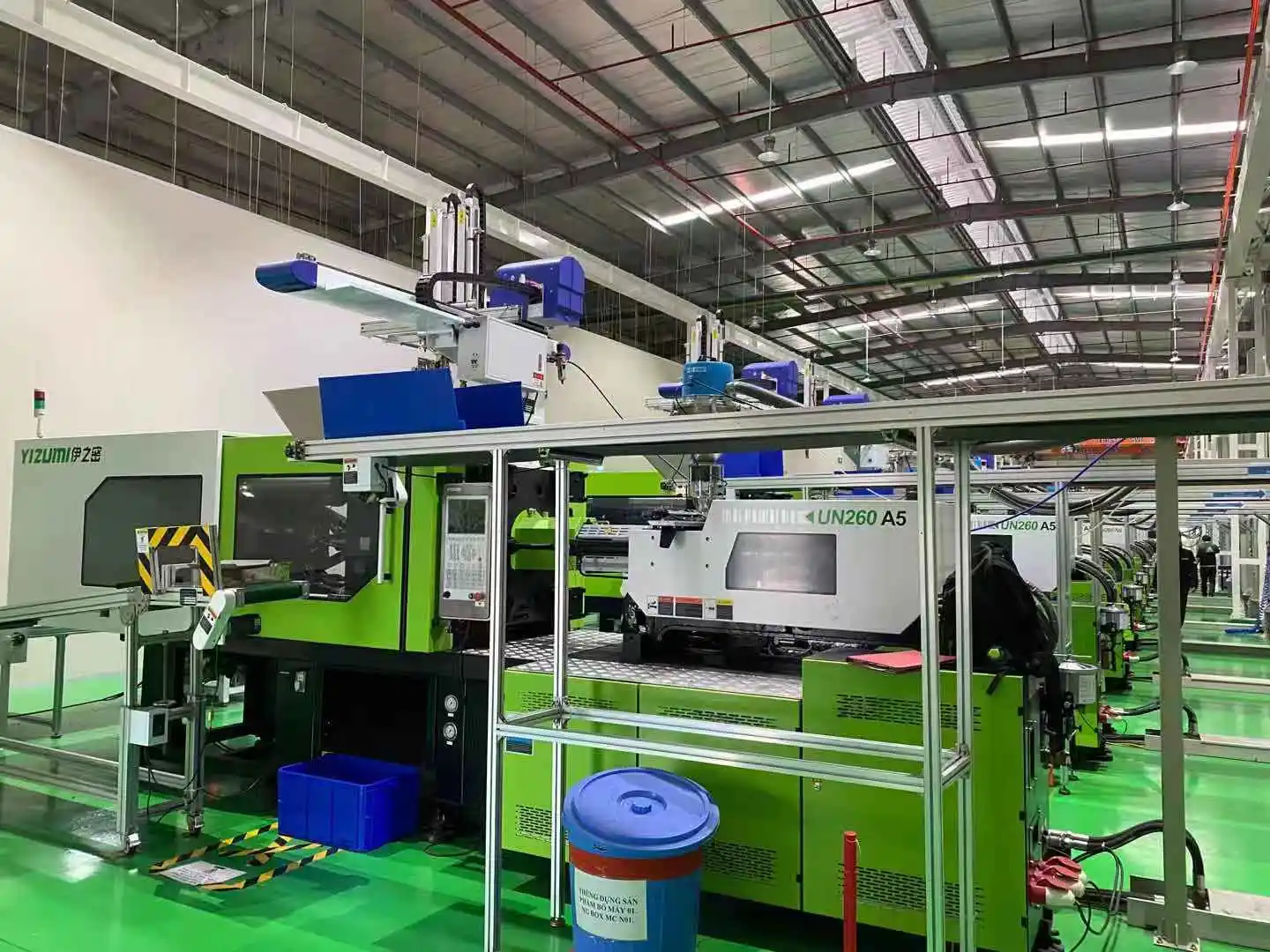 200 Ton Injection Molding Machine for Efficient Plastic Production