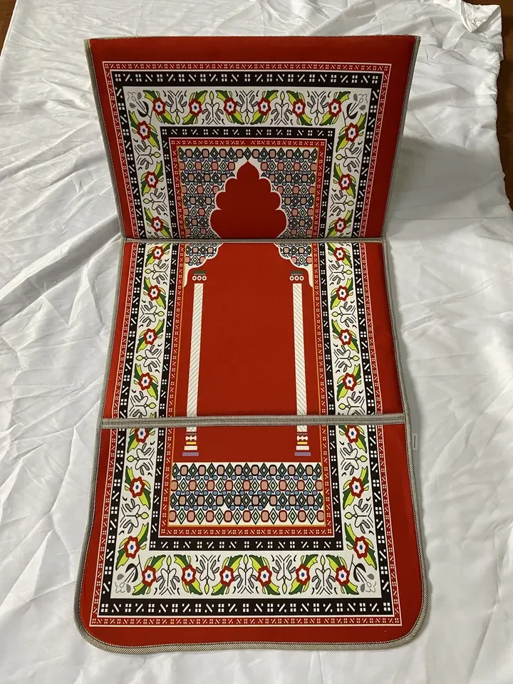 Foldable Muslim Prayer Rug - Customizable & Stain Resistant
