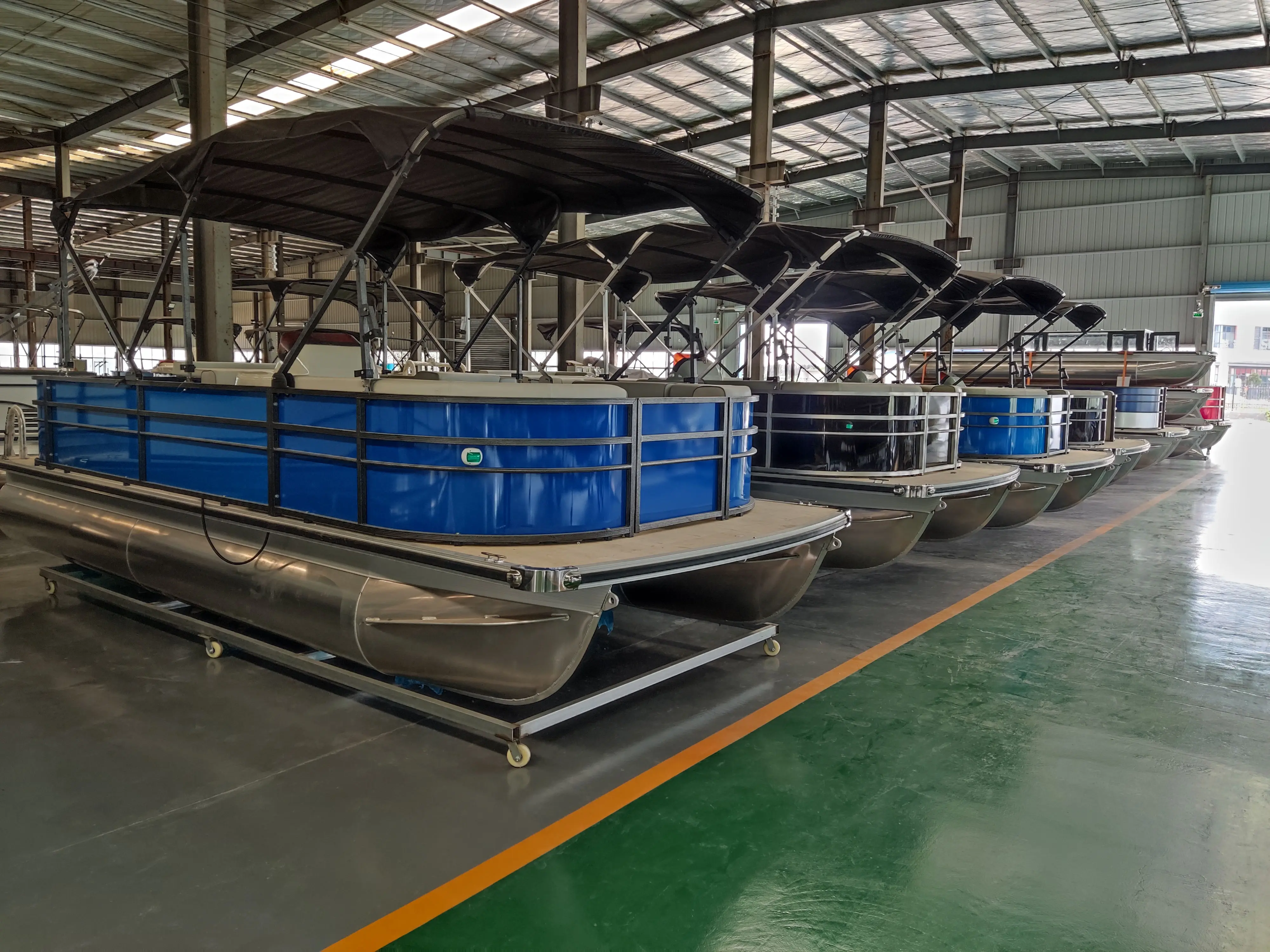 7 Meters Aluminum Pontoon House Boat - Luxury & Durable