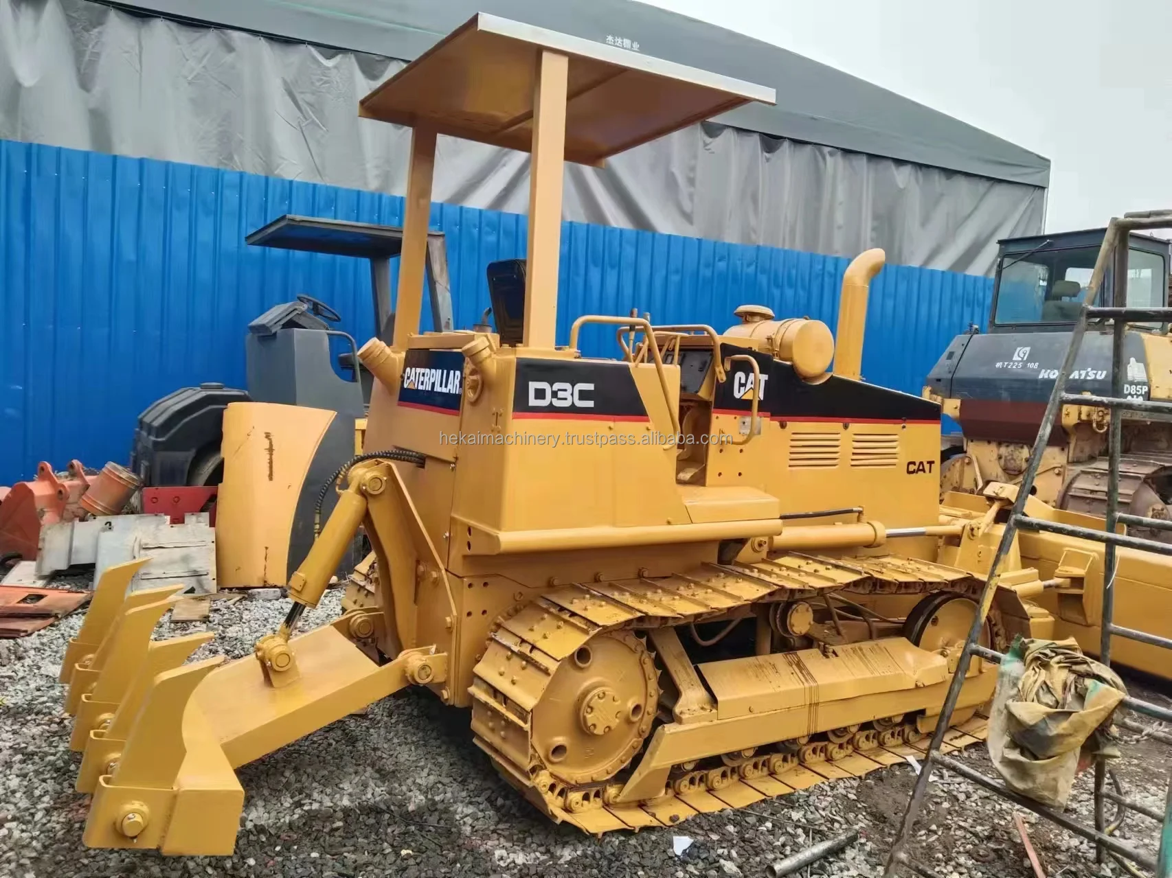 Small Caterpillar D3 Bulldozer - Efficient Construction Tool