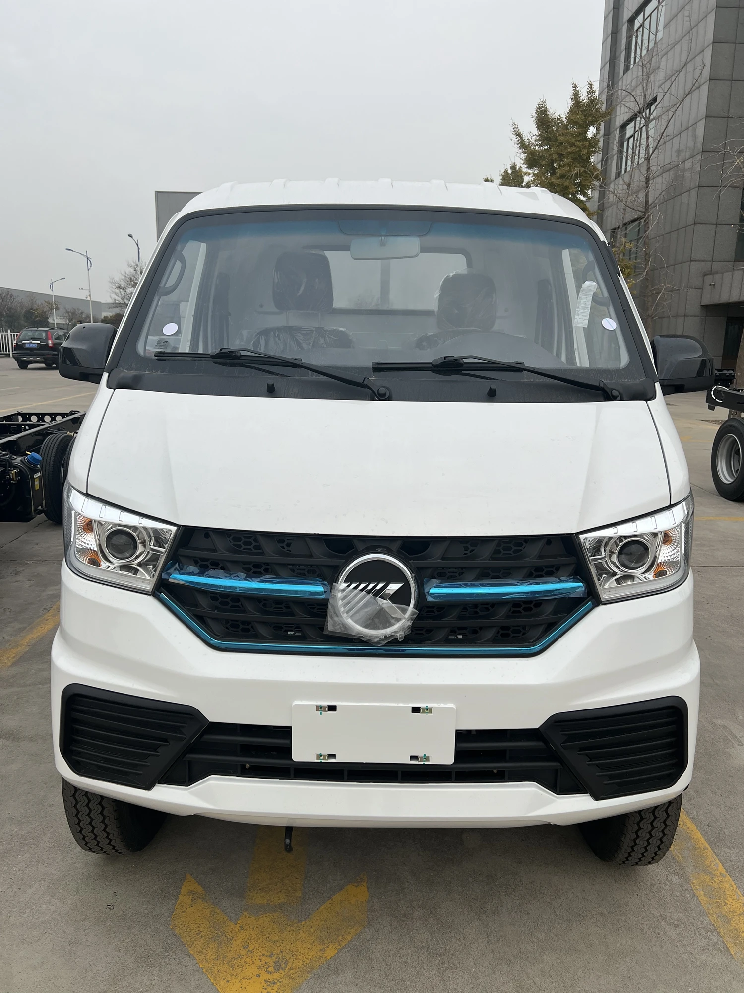 KAMA Light Truck Mini Ev Euro 5 Gasoline Engine 6+1 Wheels