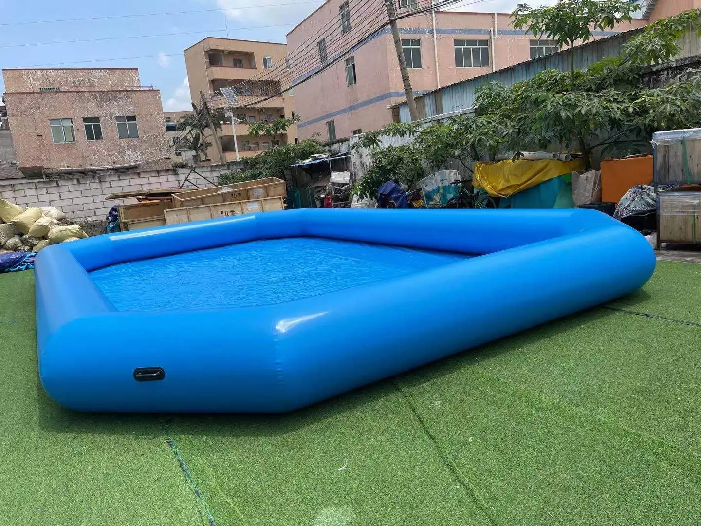 Home Family Full Sized Lounge Pool Children Garden Backyard Celebrity ...