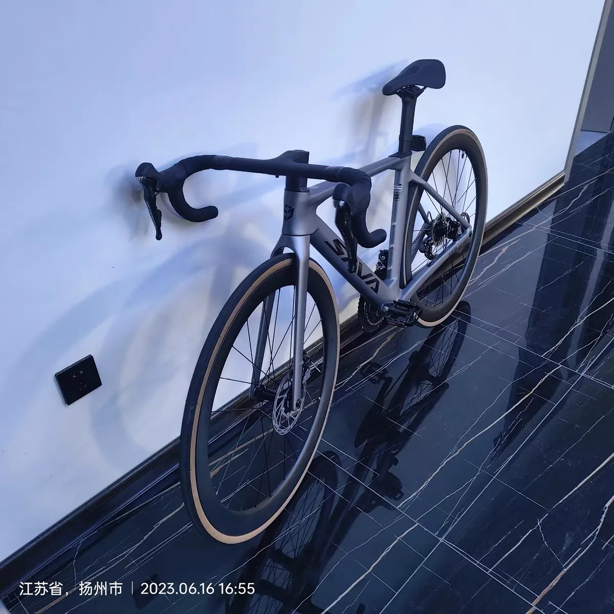 SAVA A7 Racing Road Bike - Lightweight Carbon Fiber Bike