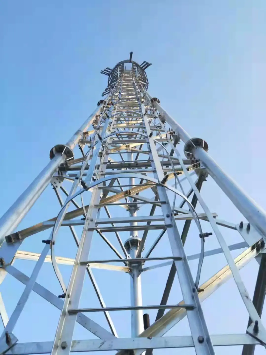 30m Pipe Telecommunication Wifi Antenna Tower - Durable & Efficient