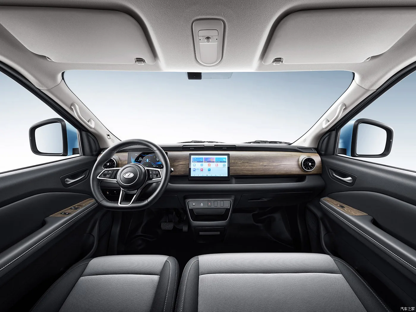 DFSK EC75 Electric Van - 6.9 M³ Cargo Space, 252KM Range