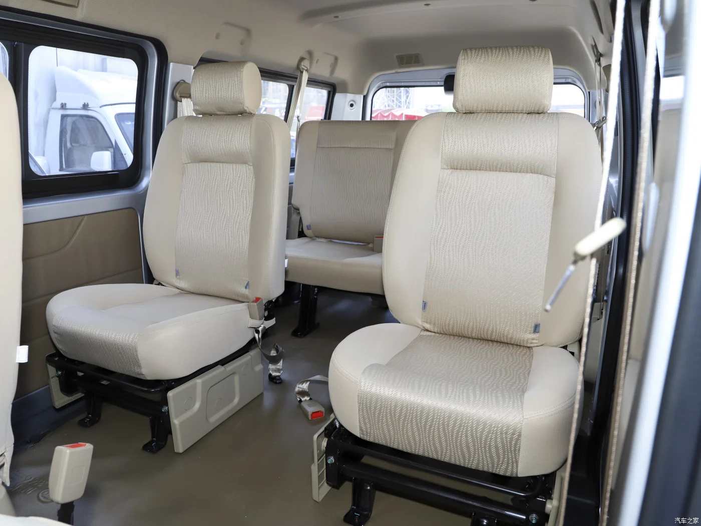DFSK EC36 Electric Minivan - 7 Seater City Transit Bus