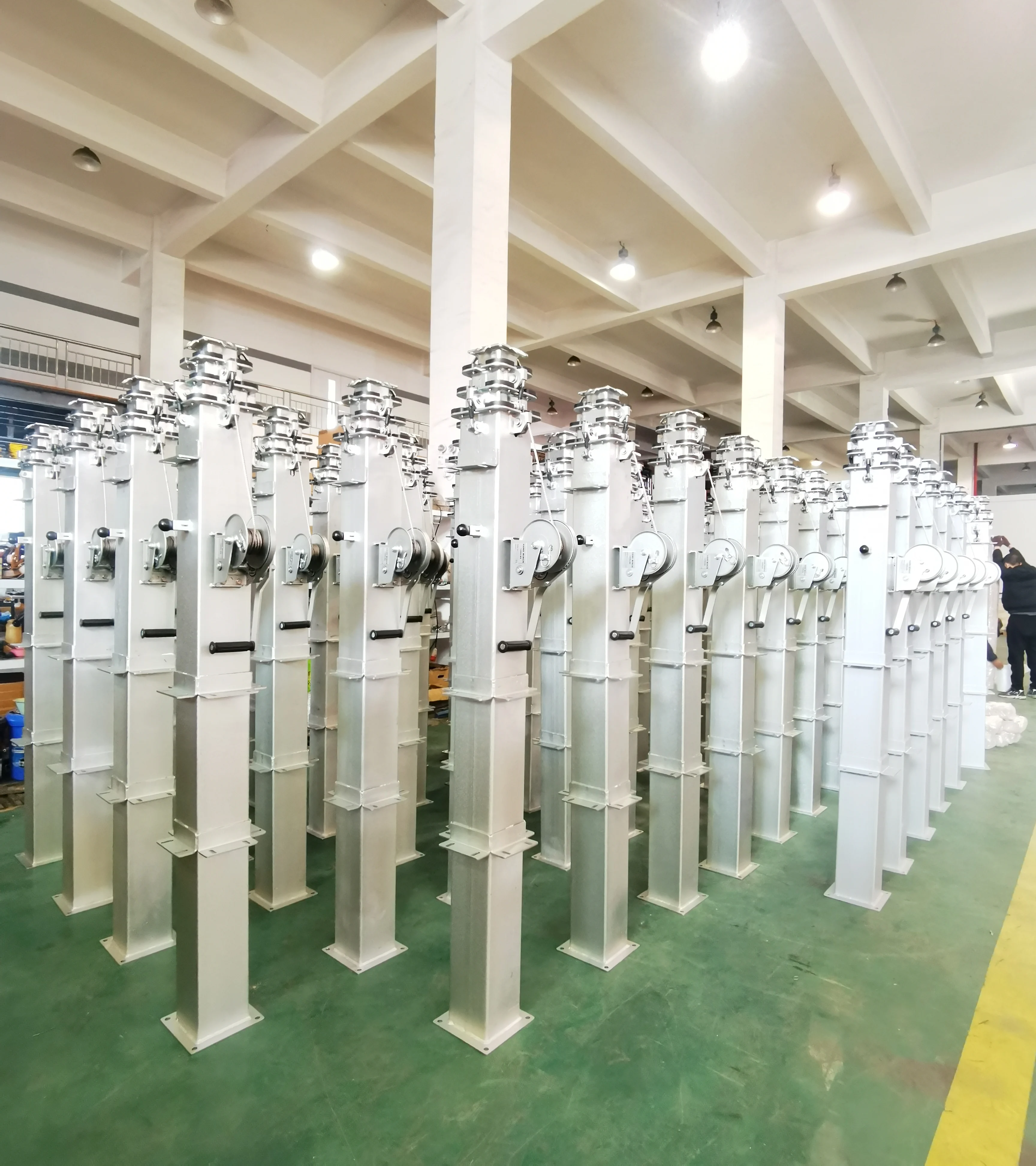 SORNNE Antenna Mast - Telescopic Hydraulic Mast with 6m Lifting Height