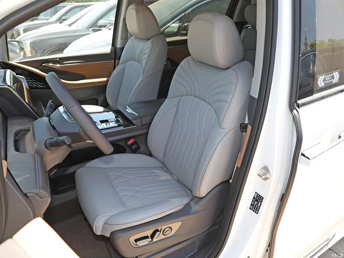 GAC Trumpchi M8 ChuanQi M8 MPV Hybrid New Energy 7 Seats MPV Made in ...