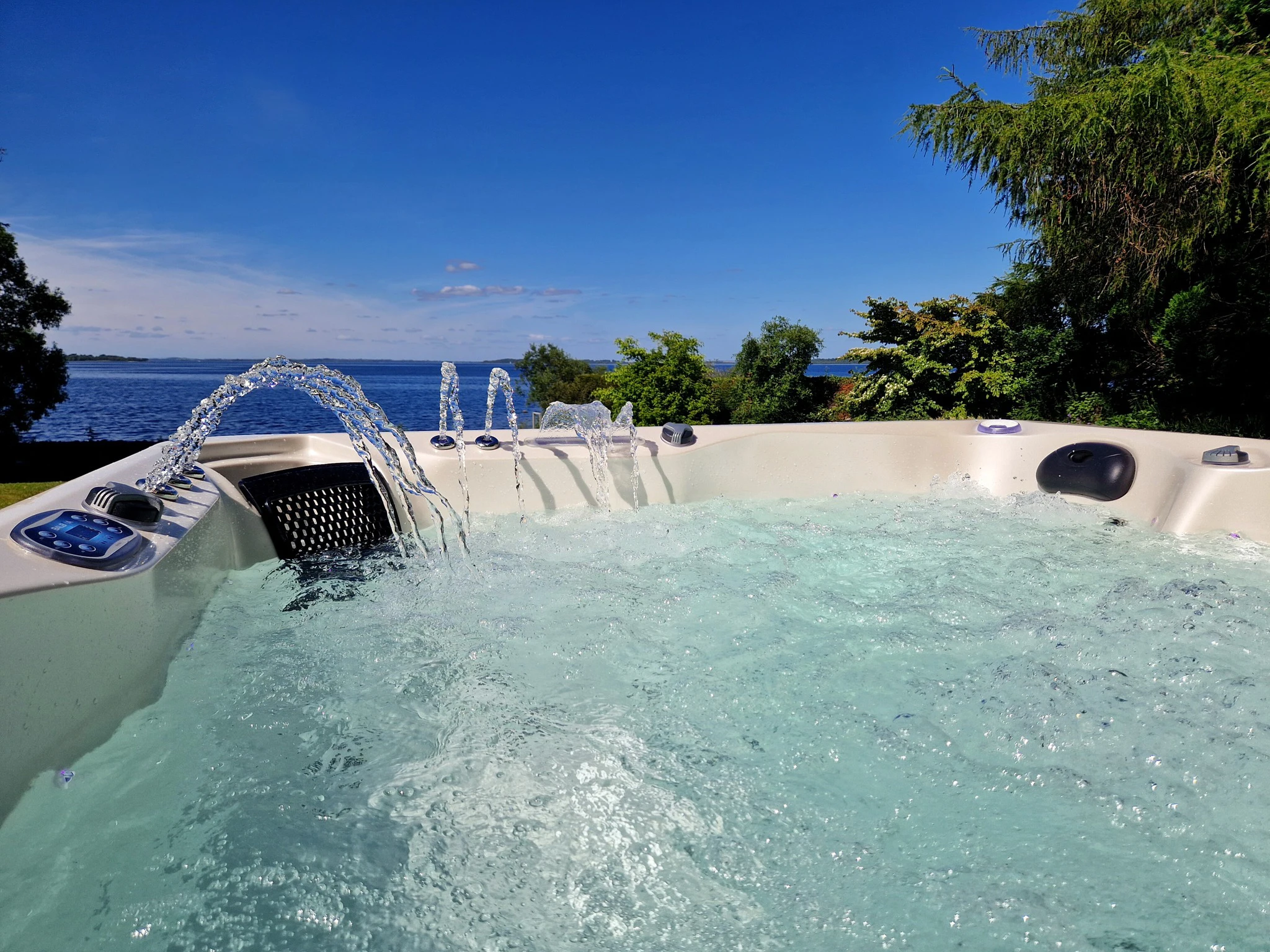 JOYEE Outdoor Garden Hot Tub - Balboa Acrylic Spa Whirlpool