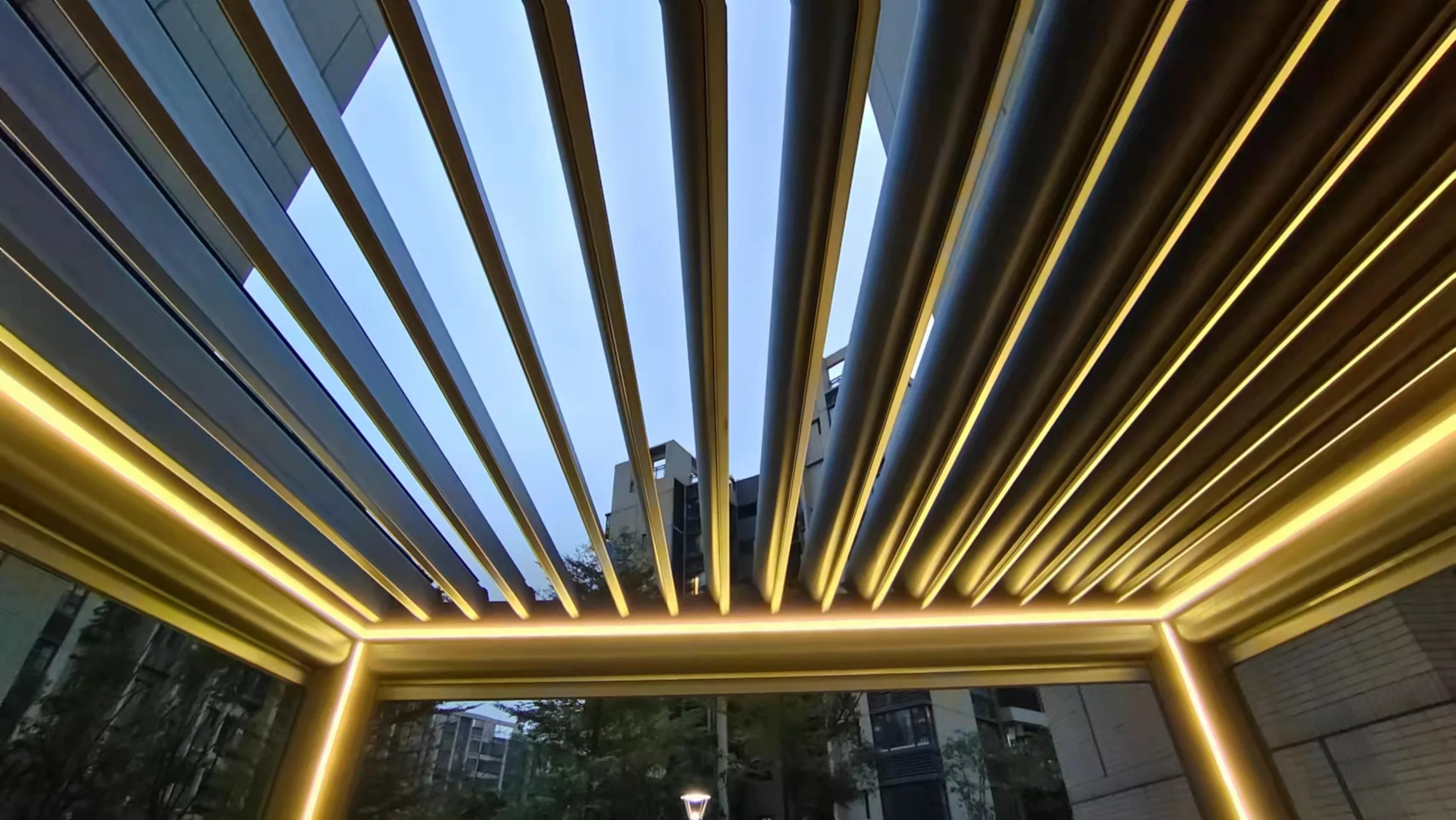 Luxury Modern Automatic Louver Roof Electric Aluminum Big Garden ...