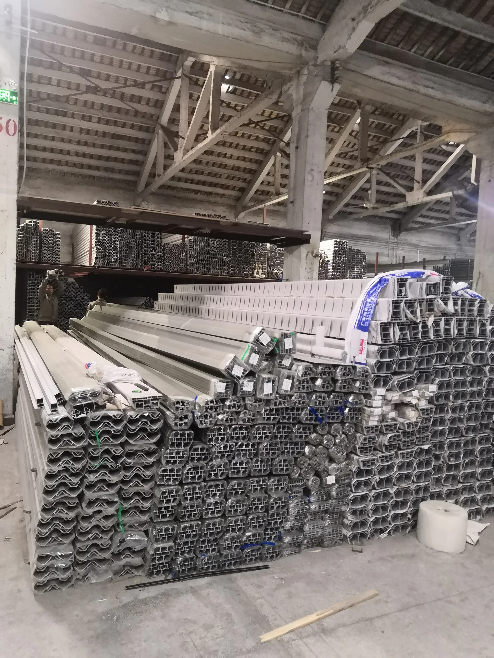 Extruded Aluminum Coving for Cleanroom Construction