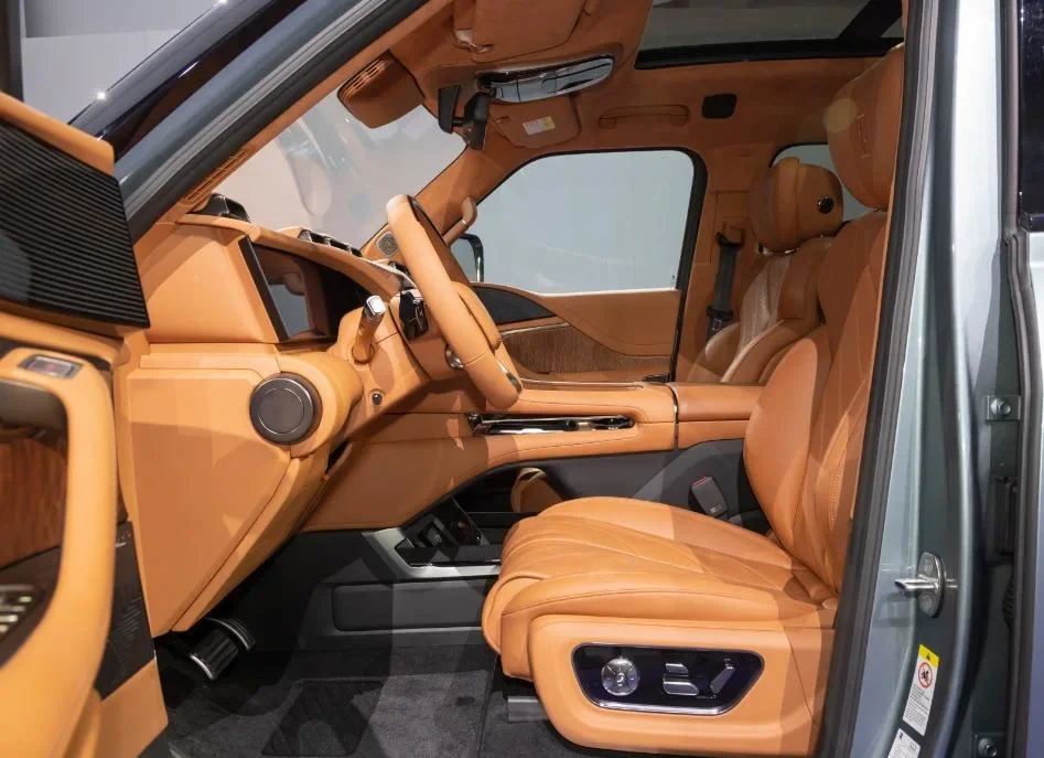 Byd Yangwang U8 Extended-Range SUV - Hybrid Power & Style