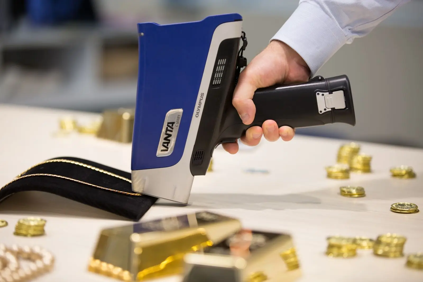 Olympus VANTA Handheld XRF Analyzer for Identifying Low Value Imitated ...