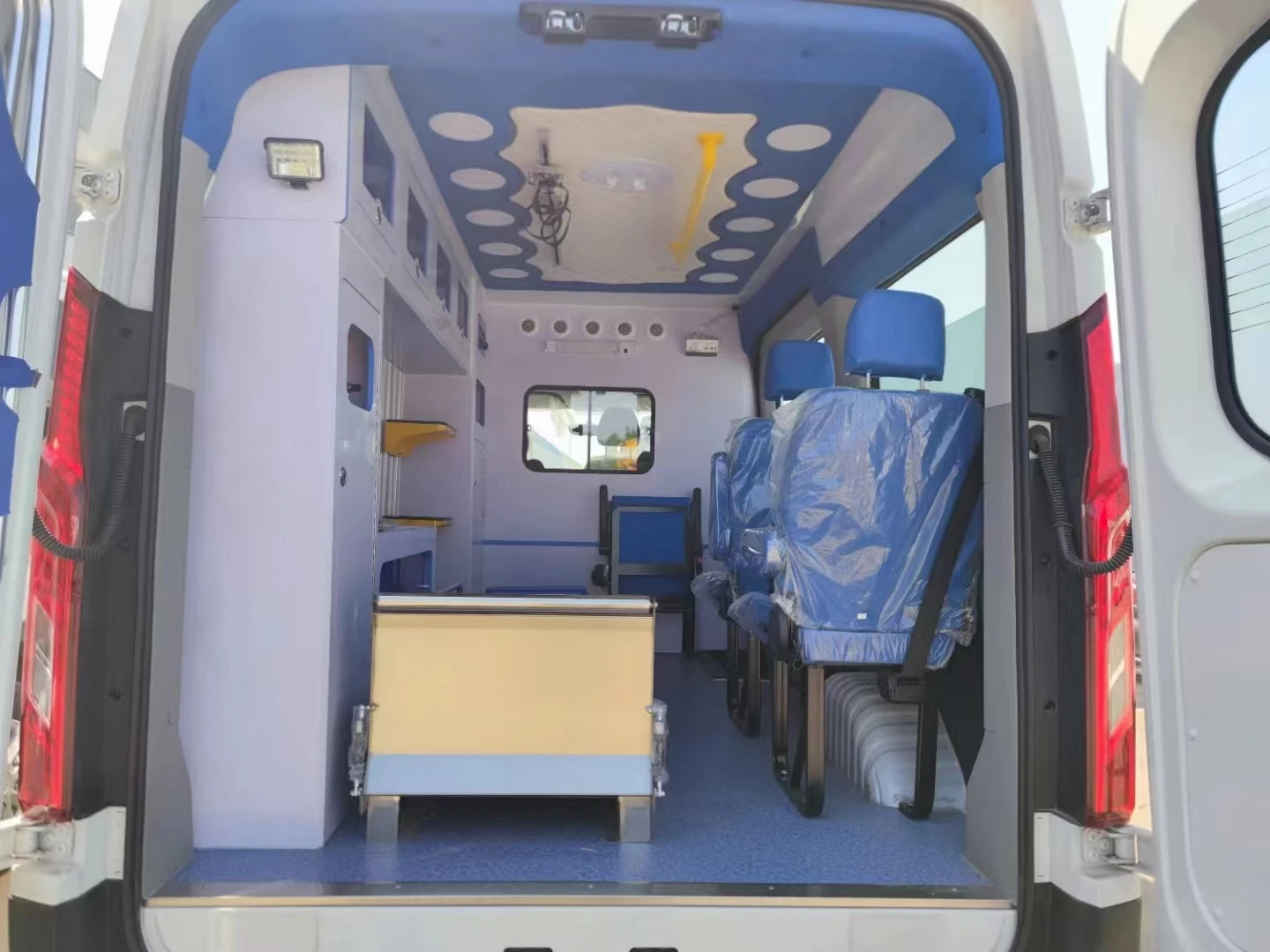 Medical Ambulance Lhd/rhd Monitor Type Negative Pressure Isolation Room ...