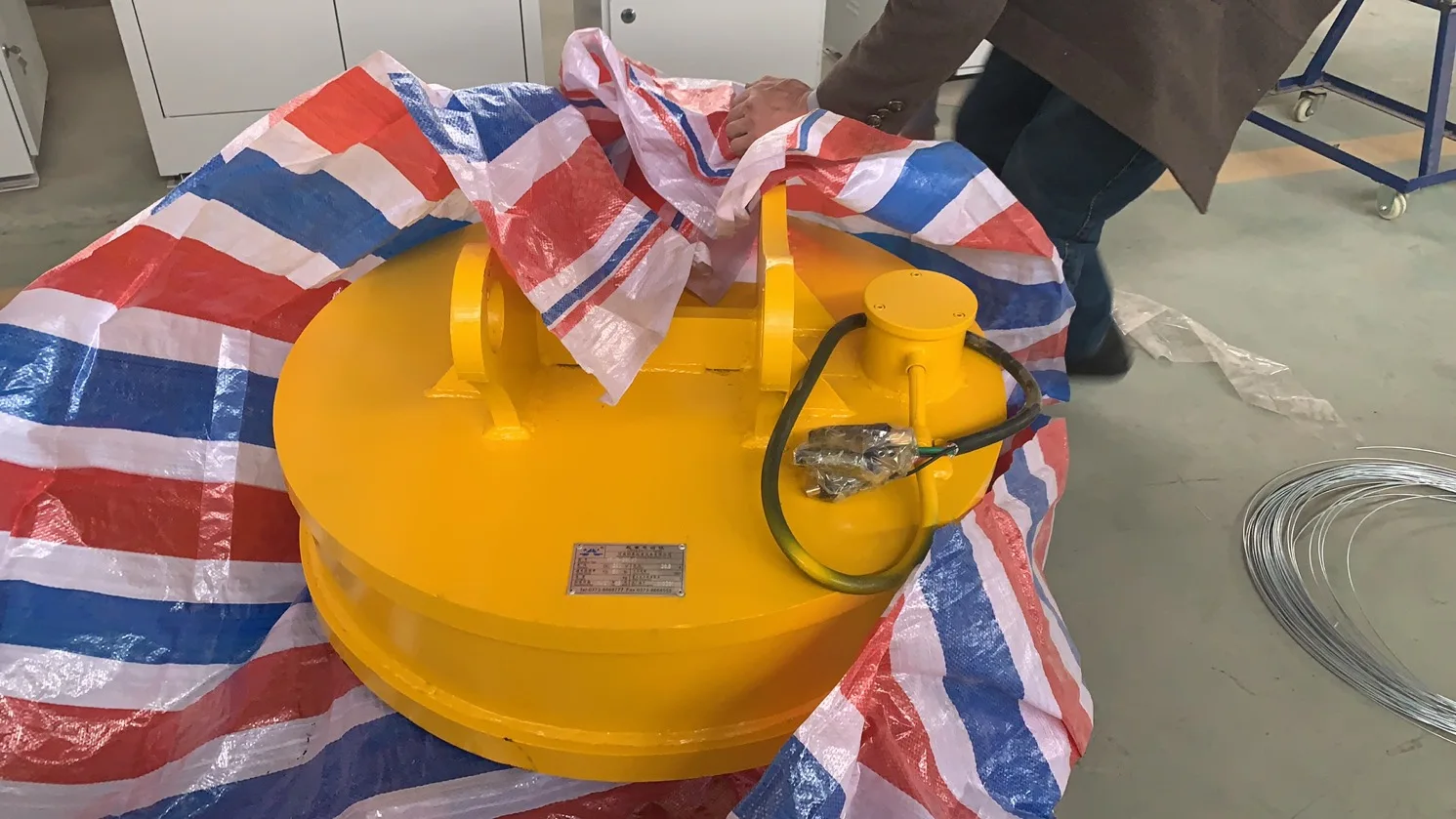 Shipyard Container Lifting Magnetic Cranes 1000kg Lifting Magnet 100kg ...