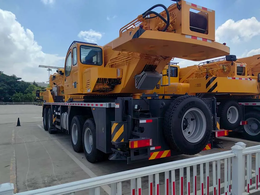 Xuzhou Factory 25Ton Truck Crane QY25K5D 48.5M Lifting Height 235kW ...