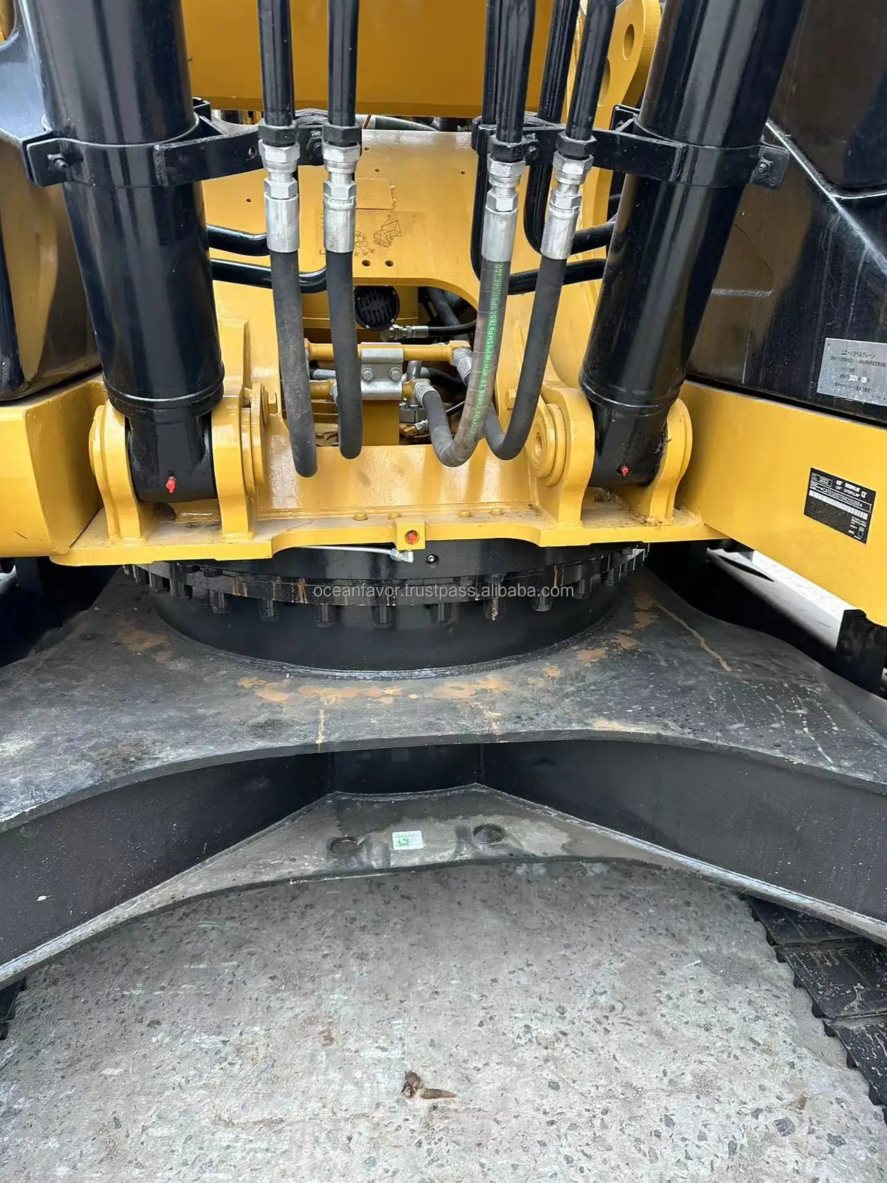 Caterpillar 320D2 Crawler Excavator - 20 Ton Earth-Moving Shovel