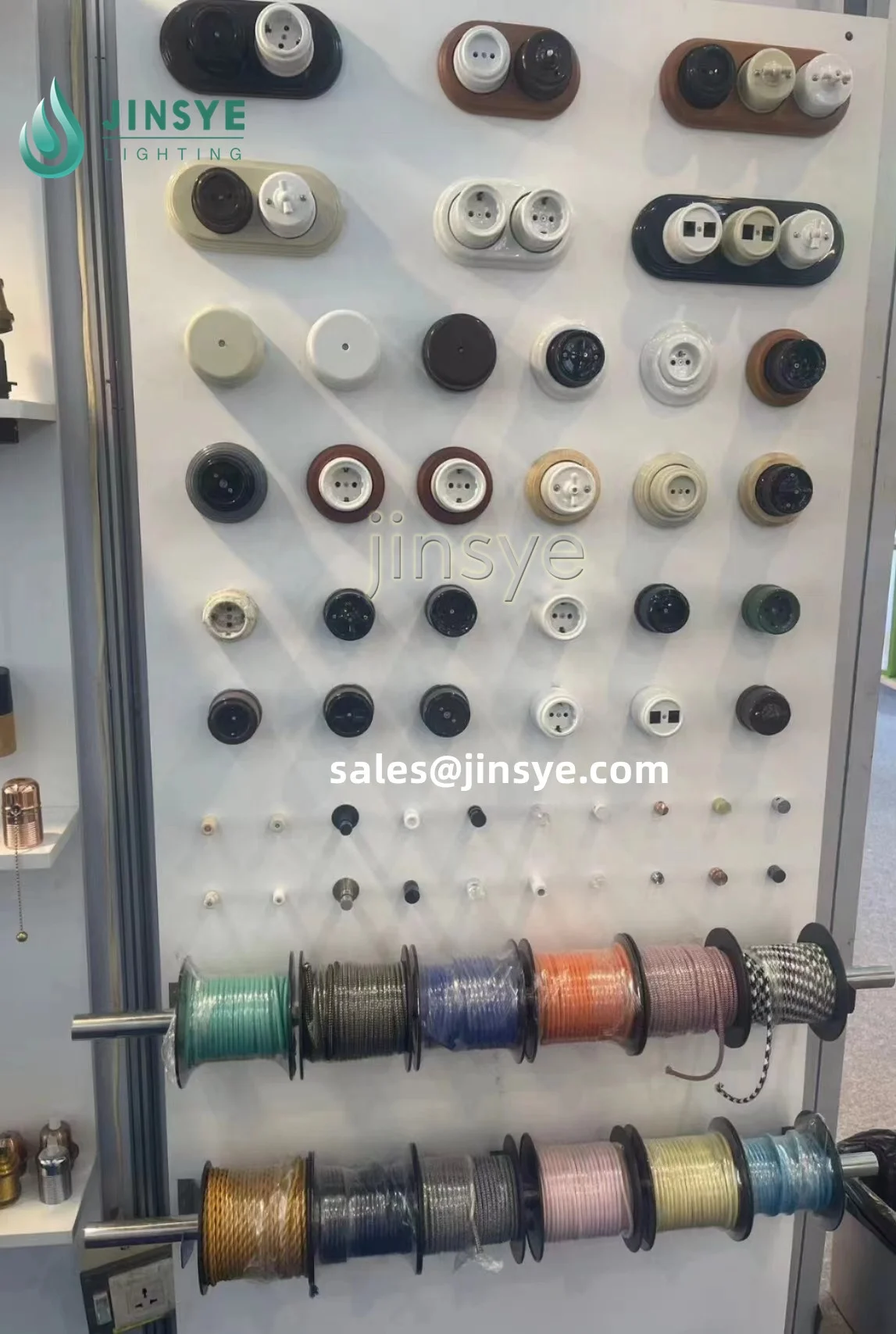 Pure White Glazed Porcelain Ceramic Spool Insulator