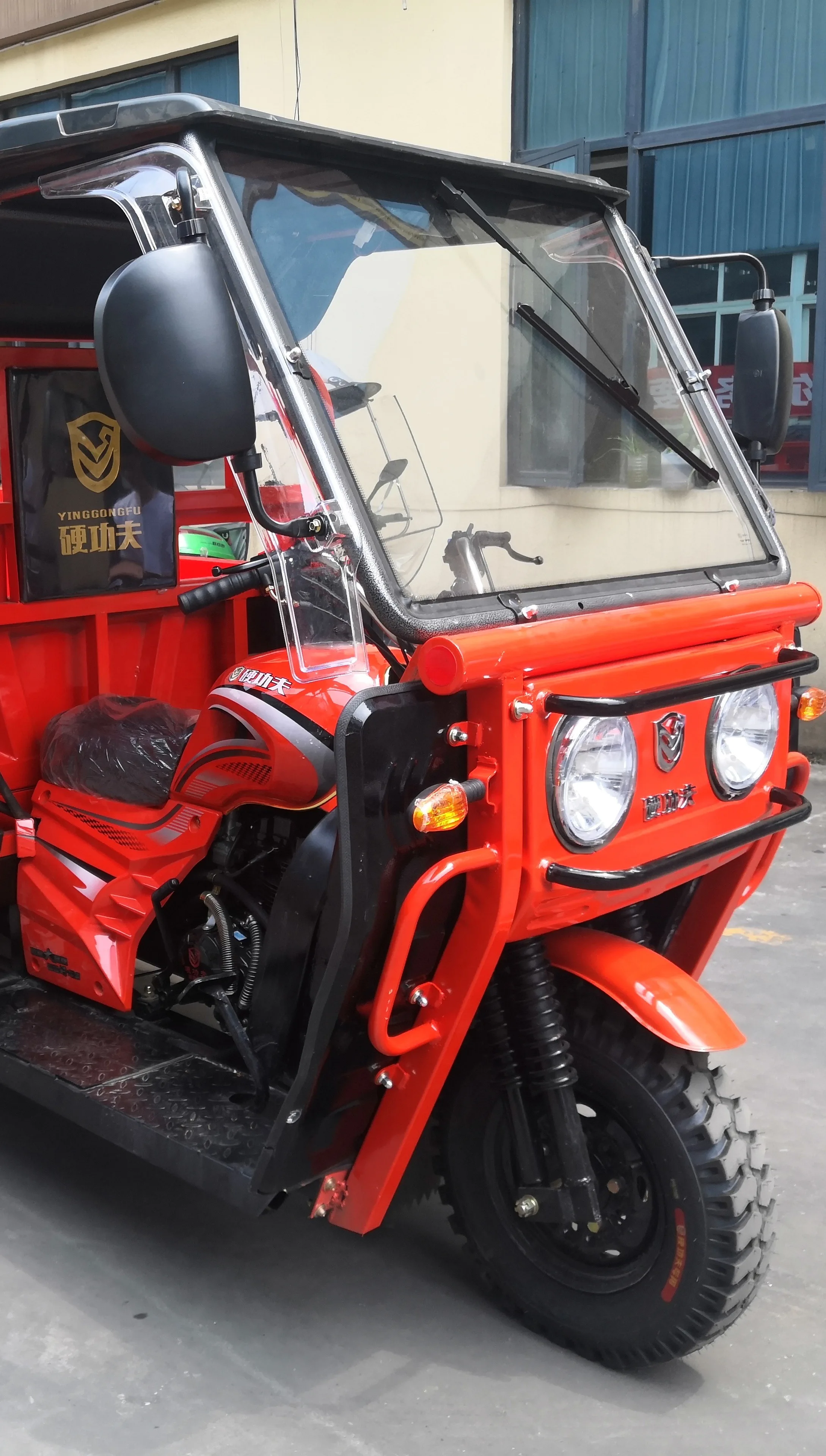 200cc/250cc Motorized Open Drive Cargo Tricycle With Front Windshield ...