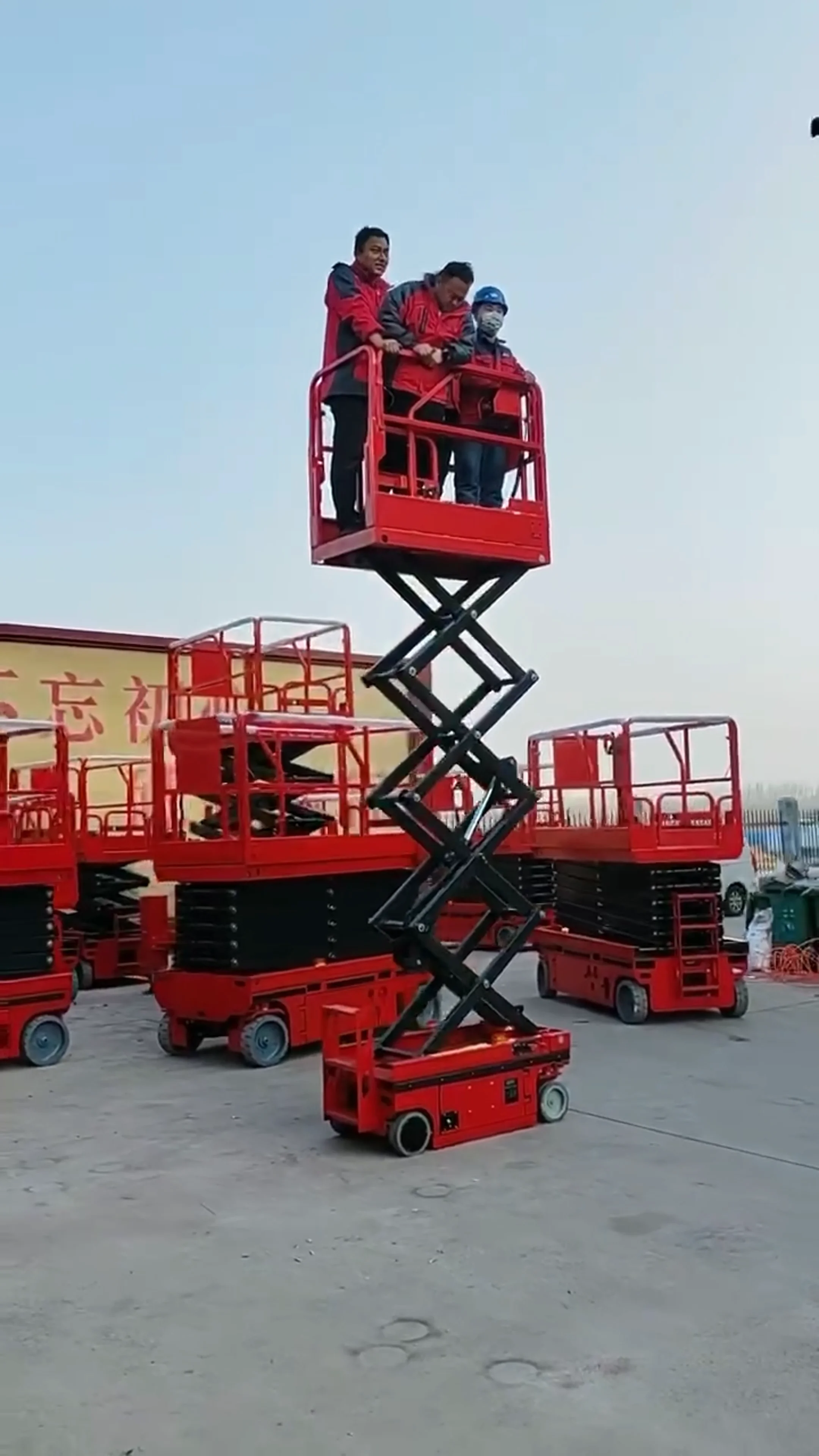 Electric Self Propelled Scissor Lift Construction Works Hotels Vertical ...