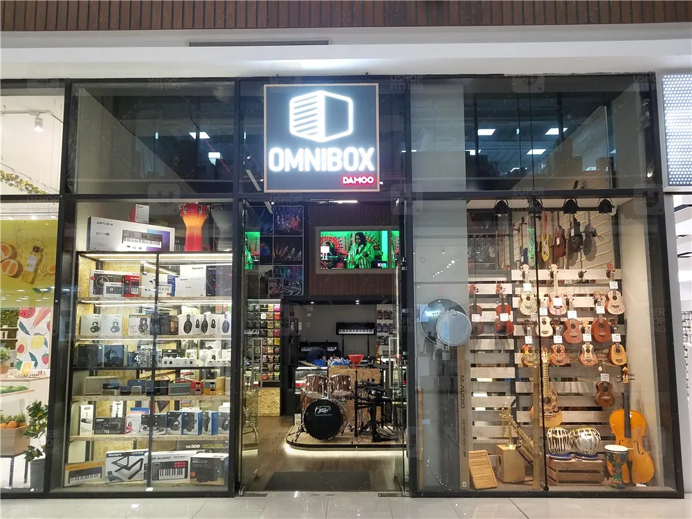 Custom Guitar Display Showcase for Music Shop - Lockable Lighting